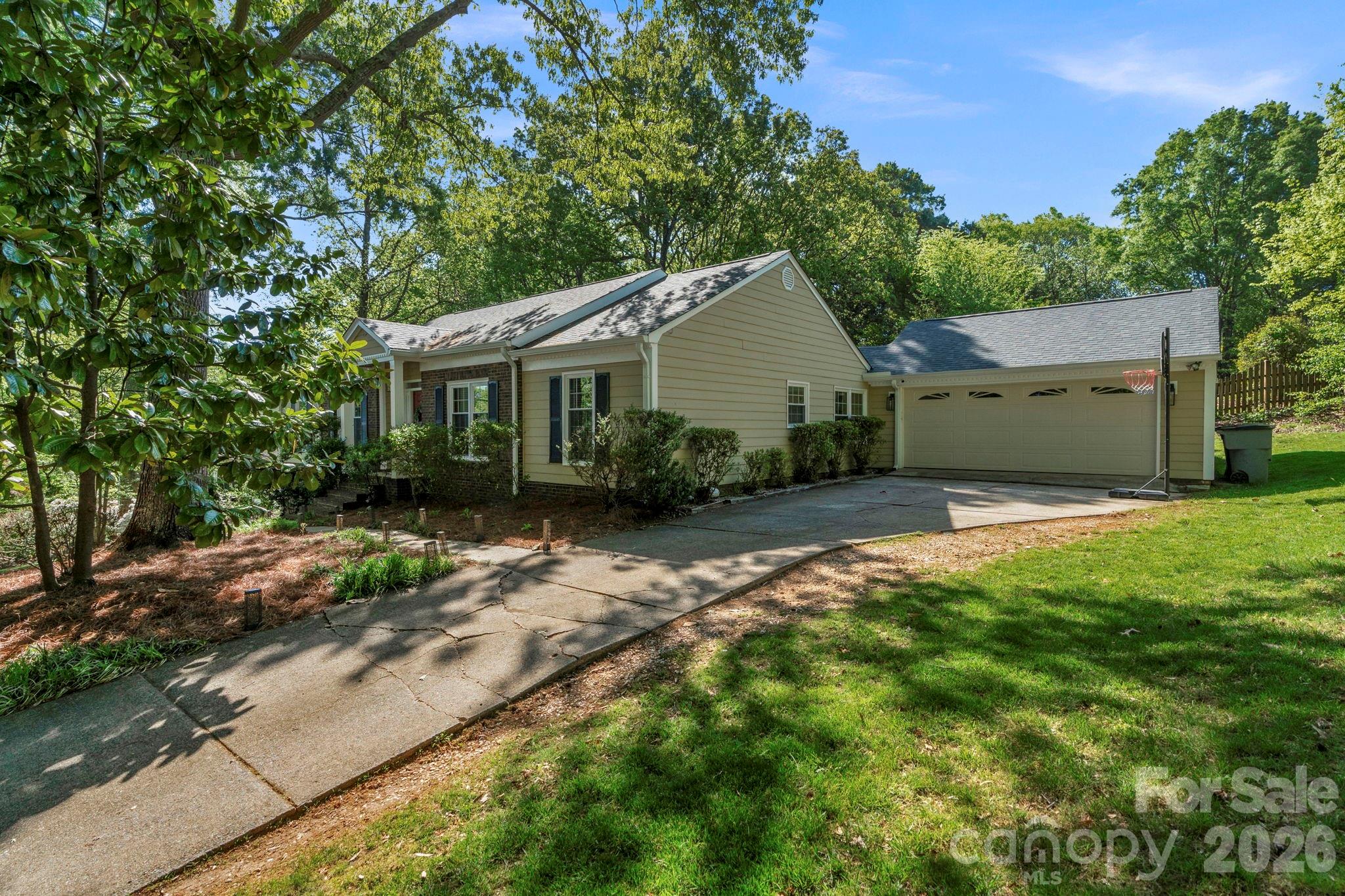 Photo 3 of 8633 Ducksbill Drive, Charlotte, NC