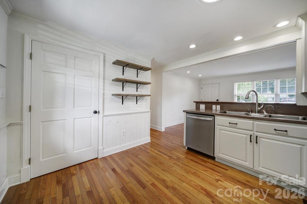 Photo 8 of 2715 Springway Drive, Charlotte, NC