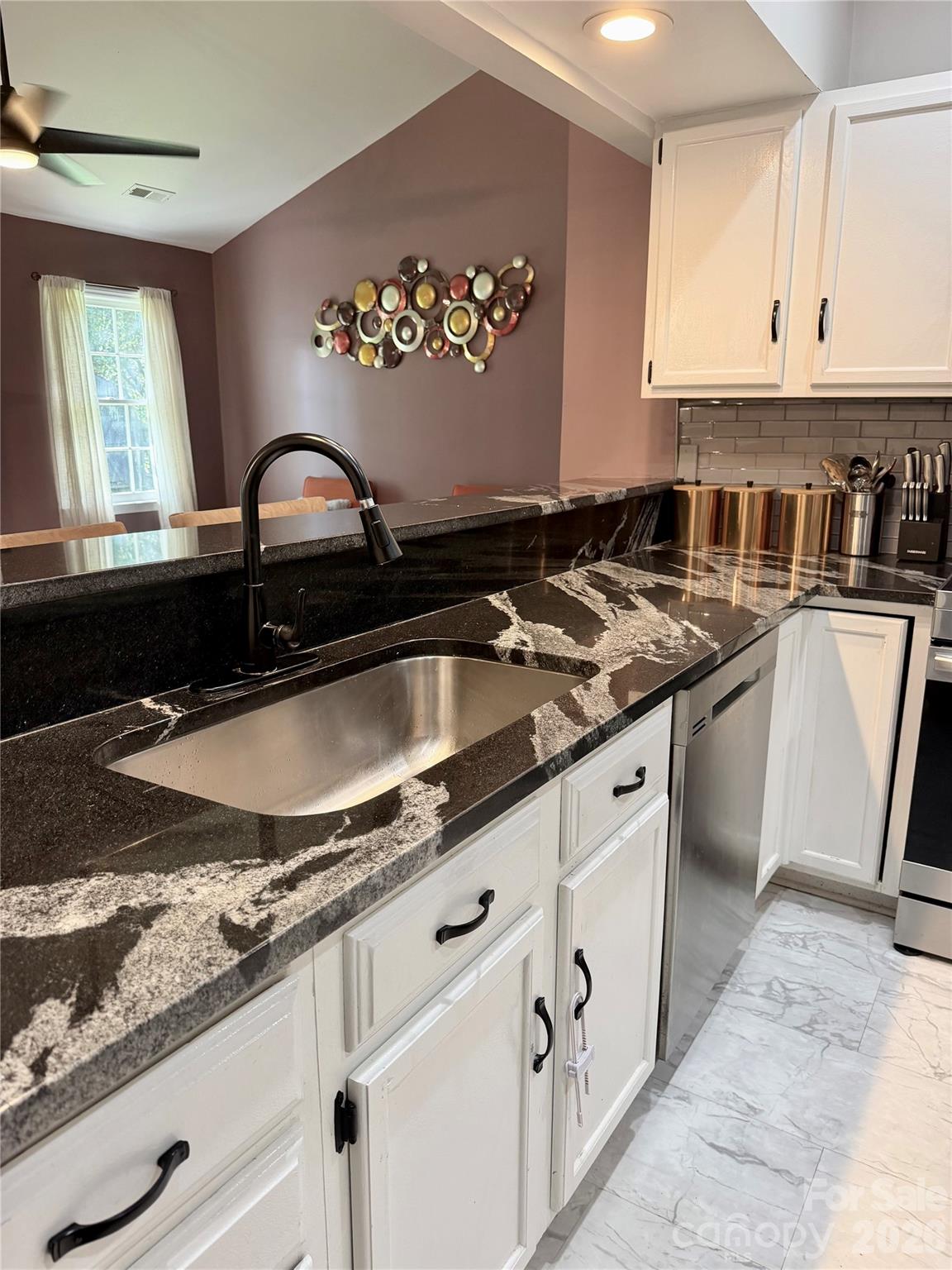 Photo 19 of 4015 Thistledown Court8, Charlotte, NC