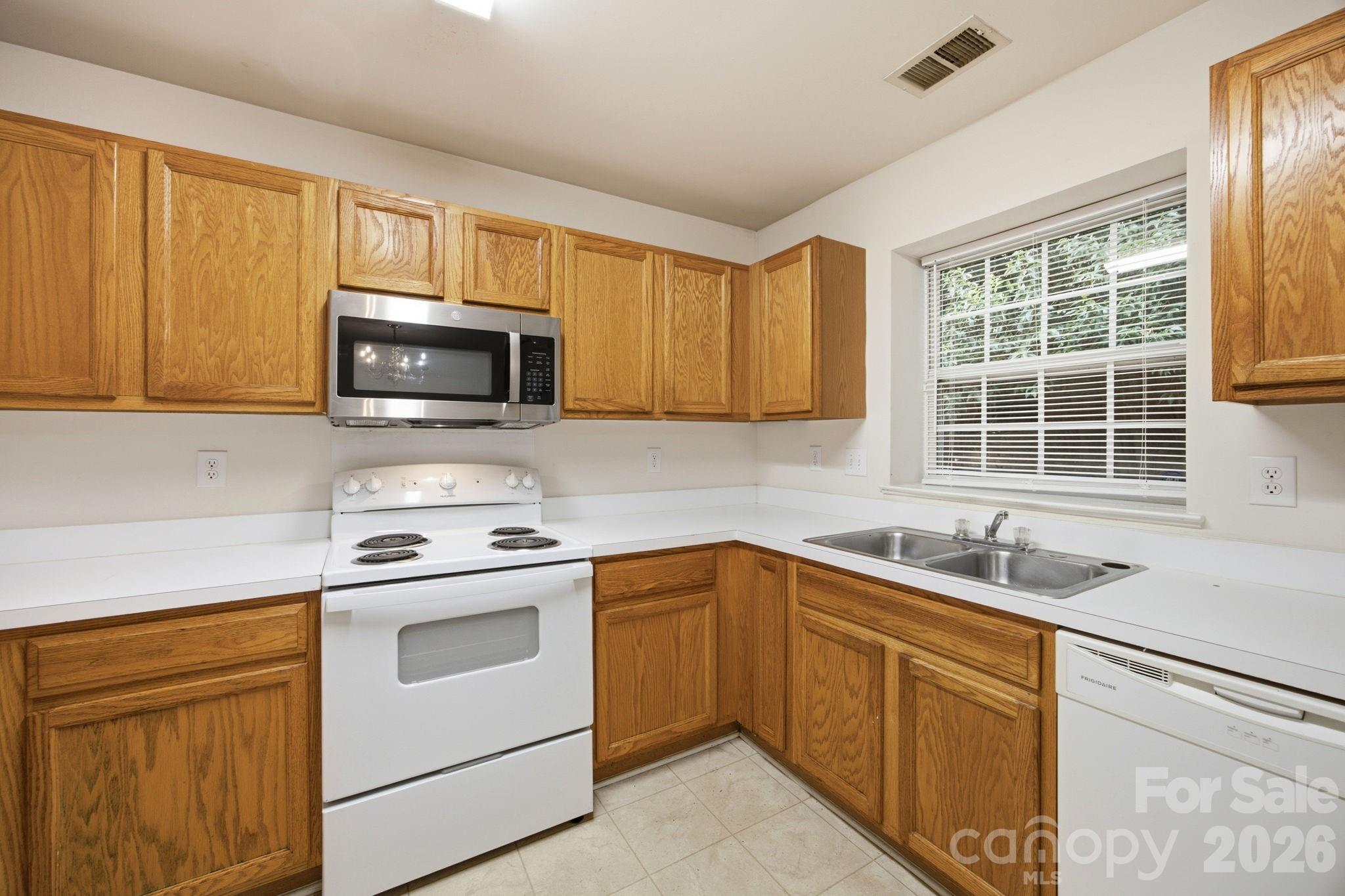 Photo 10 of 129 Winding Canyon Drive, Charlotte, NC