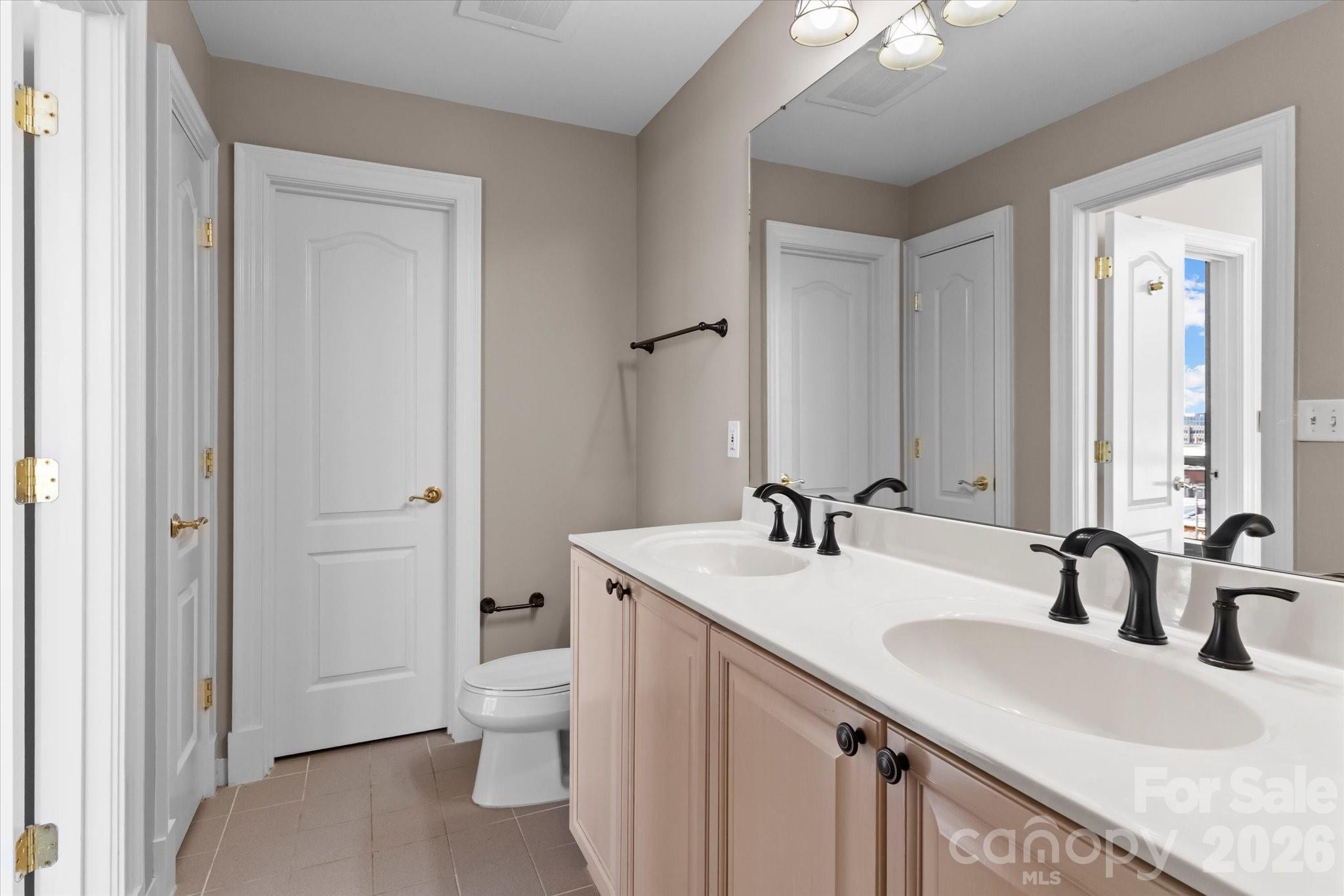 Photo 14 of 315 Arlington Avenue906, Charlotte, NC