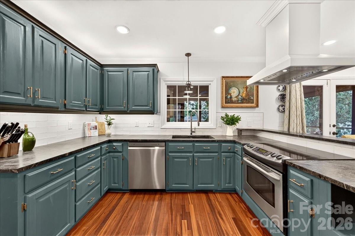 Home for sale at 10300 Ben Franklin Court, Charlotte, NC — photo 10 of 44