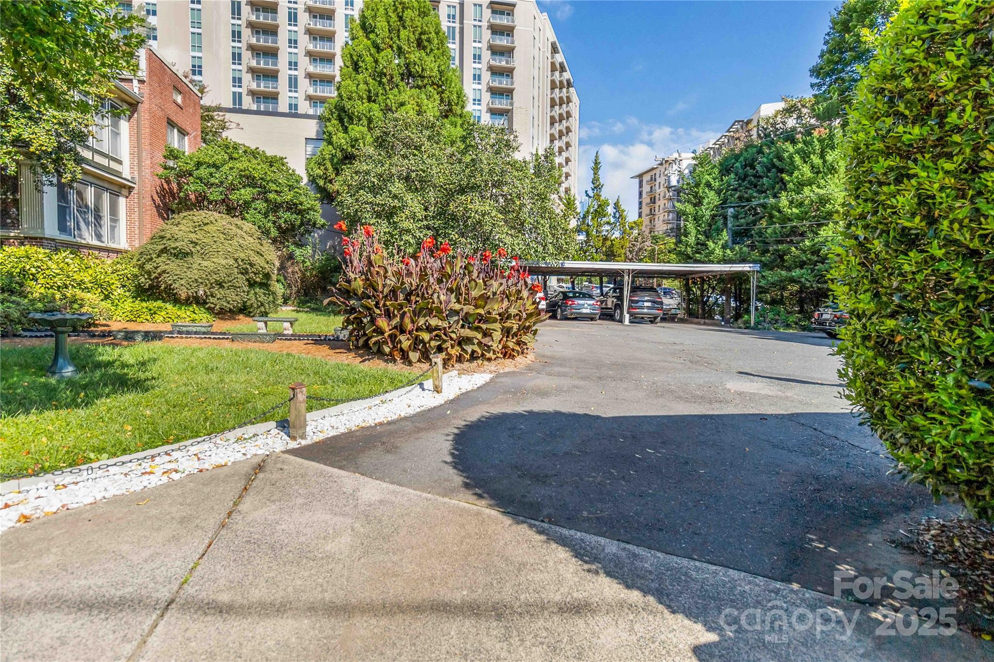 Photo 34 of 811 E Morehead Street6, Charlotte, NC