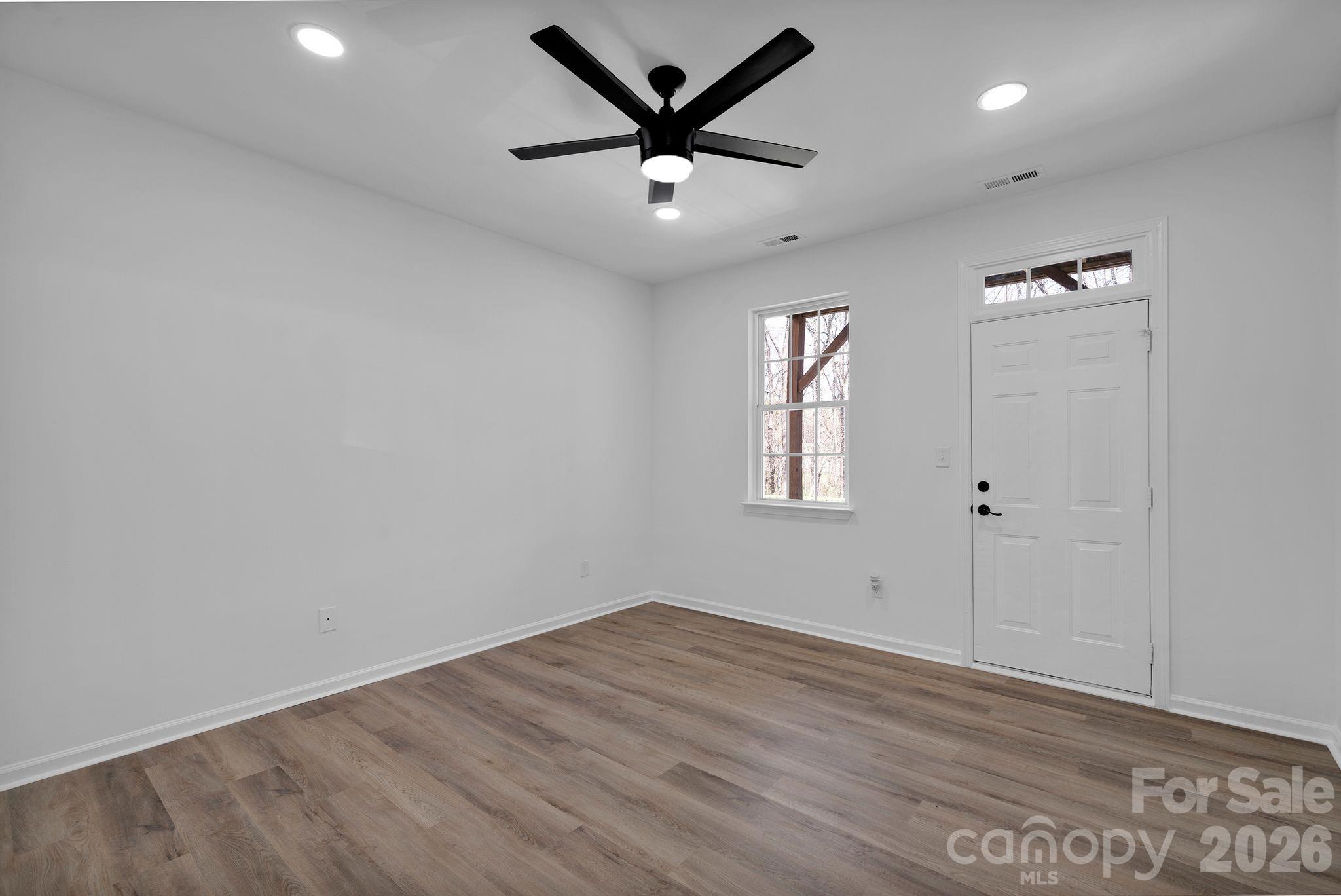 Photo 8 of 8131 Kings Creek Drive, Charlotte, NC