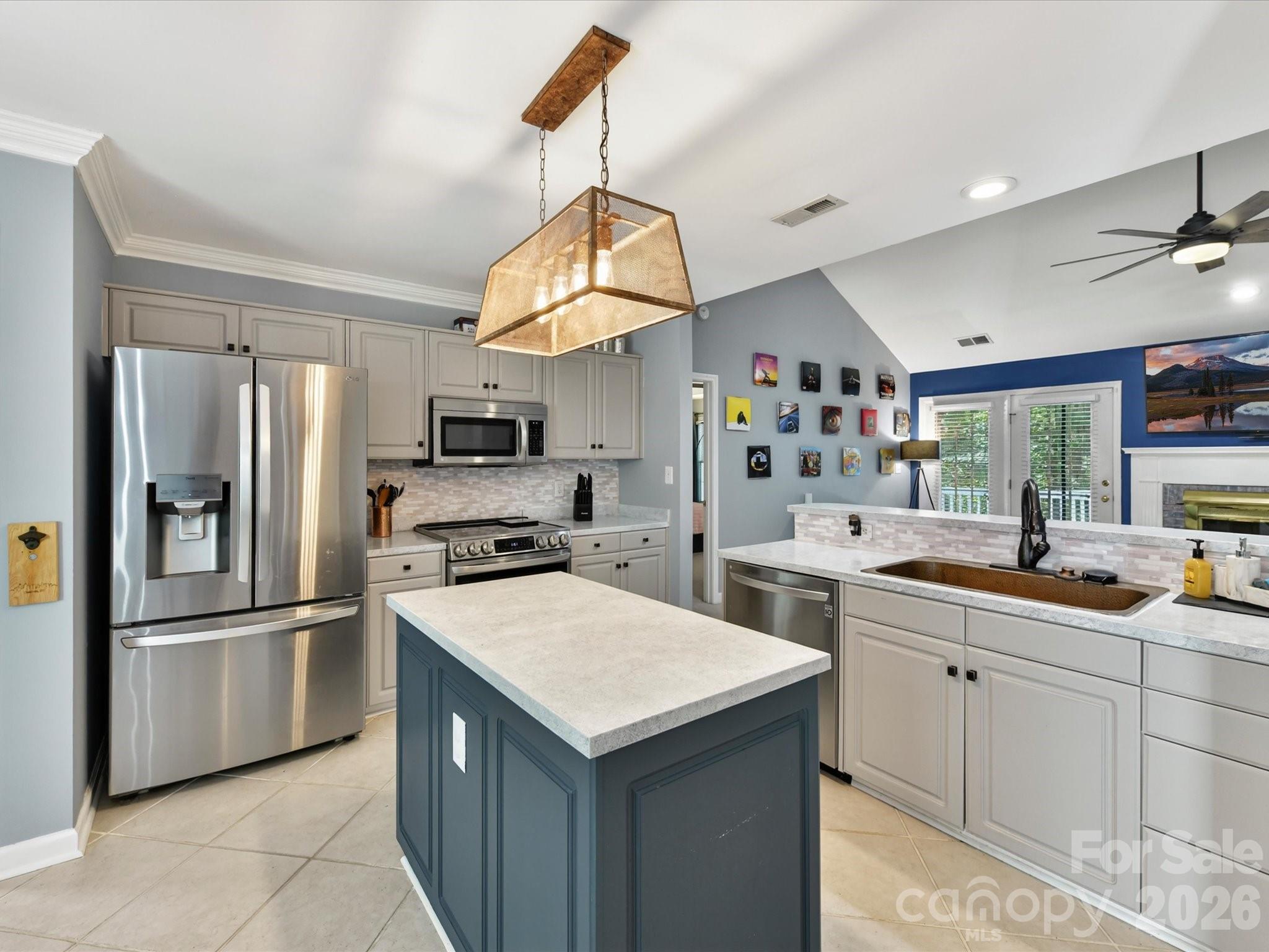 Photo 3 of 4303 Stonefield Drive, Charlotte, NC
