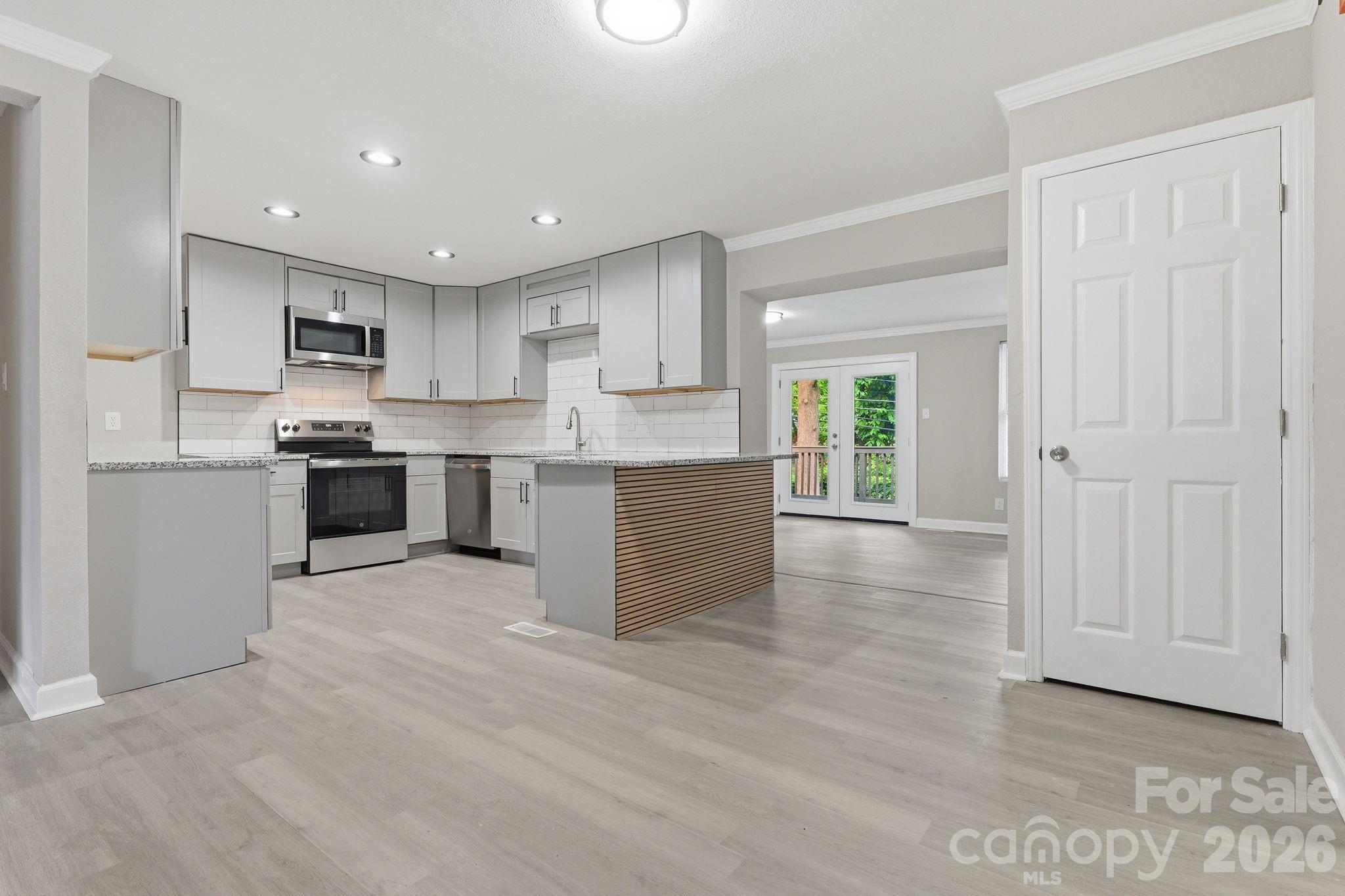 Photo 2 of 810 Echo Glen Road, Charlotte, NC