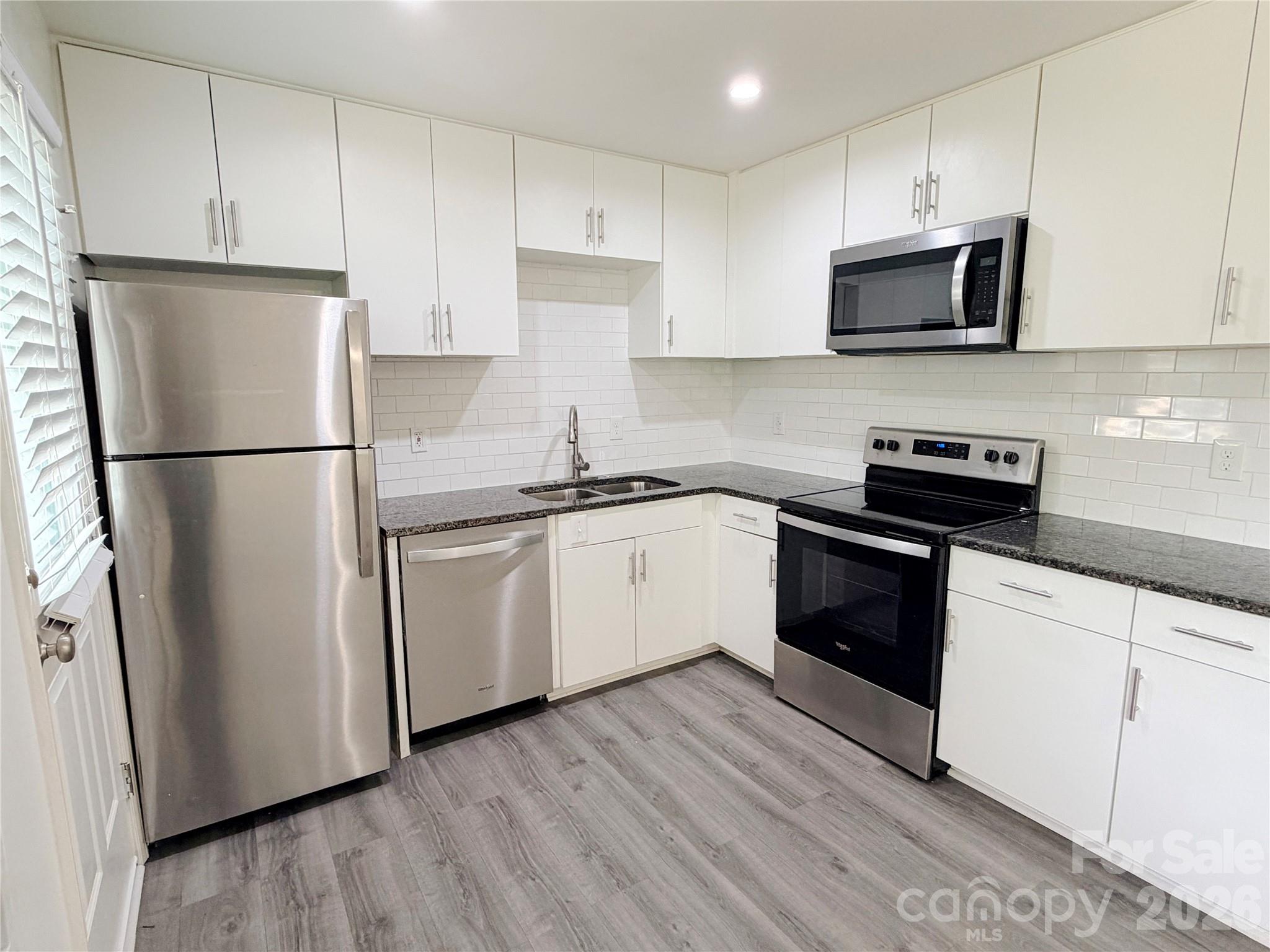 9209 Edgevale Drive, Charlotte, NC - photo 12 of 34