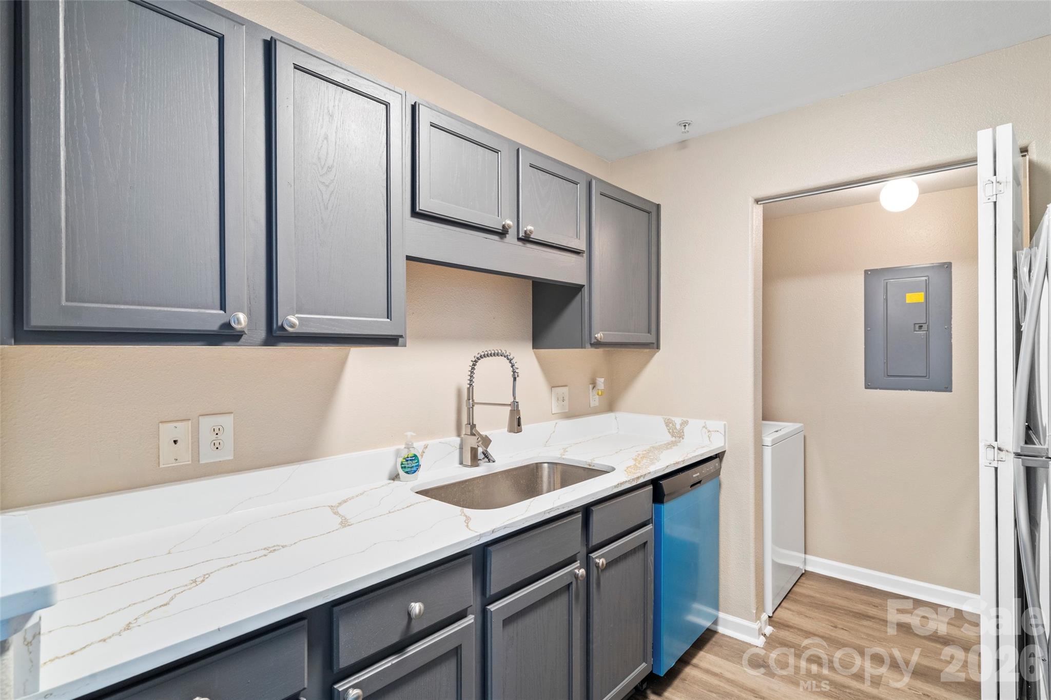 Photo 8 of 1134 Plaza Walk Drive, Charlotte, NC