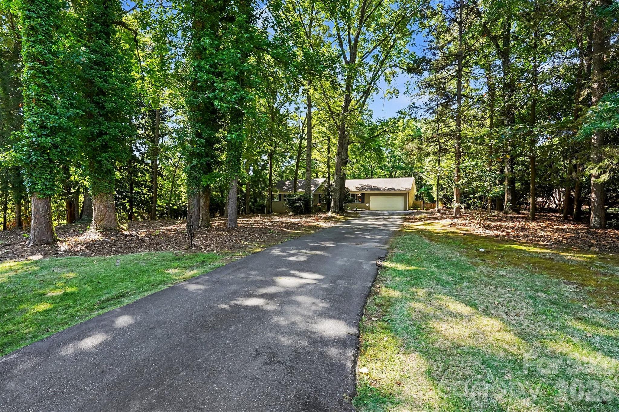 Photo 2 of 4400 Bellwood Lane, Charlotte, NC