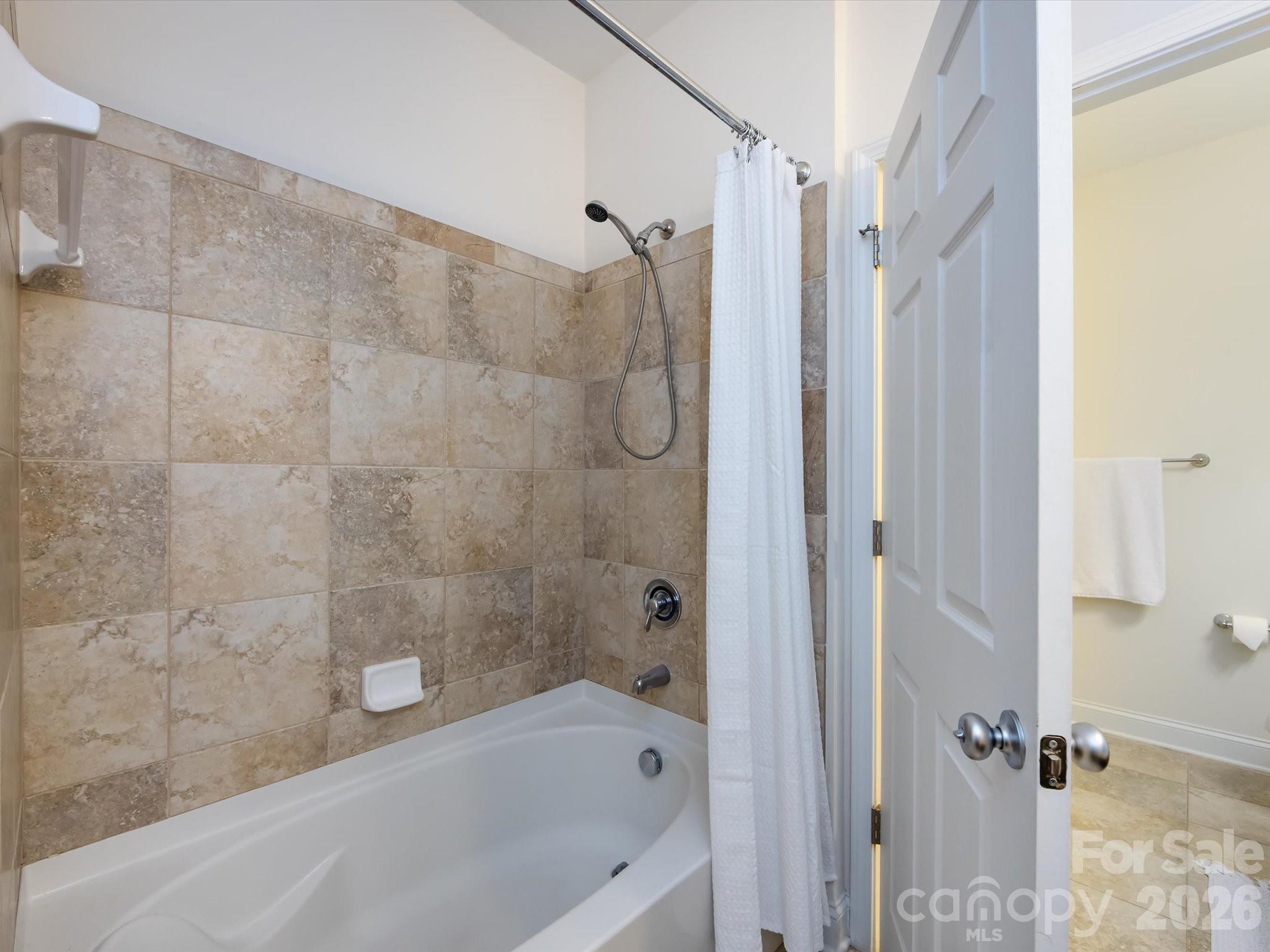 Photo 27 of 1000 E Woodlawn Road113, Charlotte, NC
