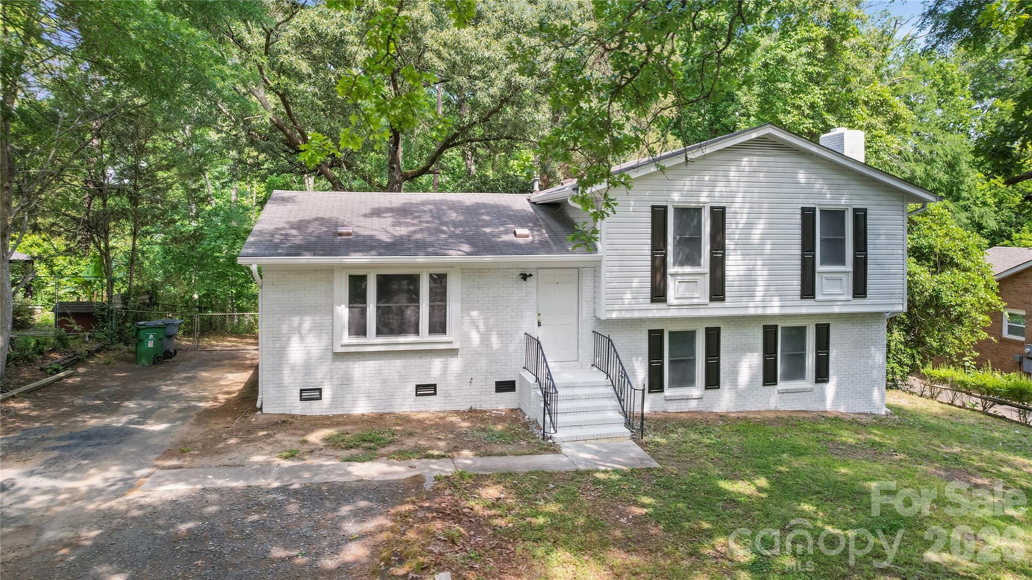 Photo 2 of 6126 Eagle Peak Drive, Charlotte, NC