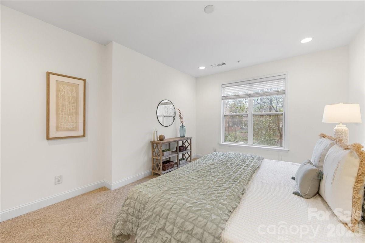 Photo 16 of 1000 E Woodlawn Road118, Charlotte, NC