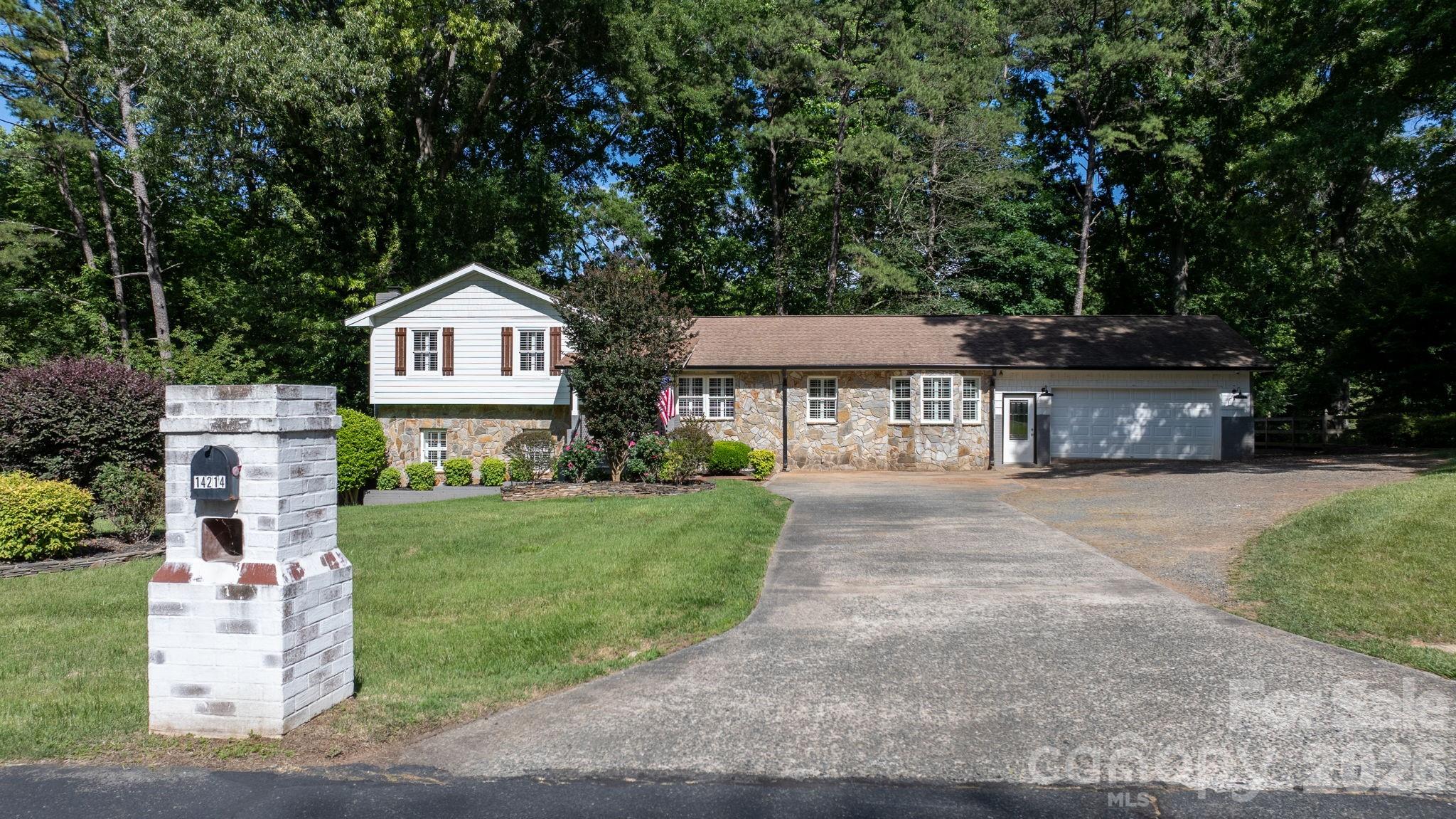 14214 Honeysuckle Ridge Drive, Matthews, NC - photo 31 of 47
