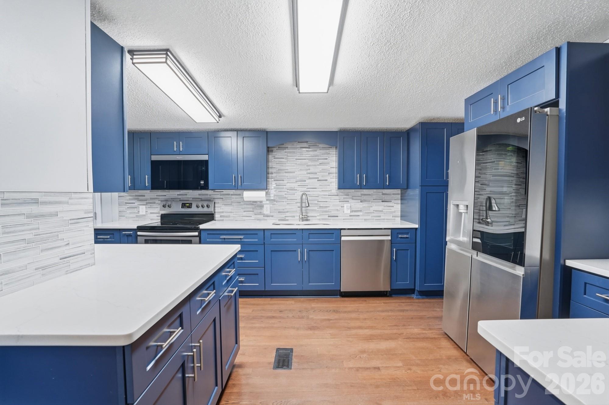 Photo 3 of 605 Ridgewood Court, Mount Holly, NC