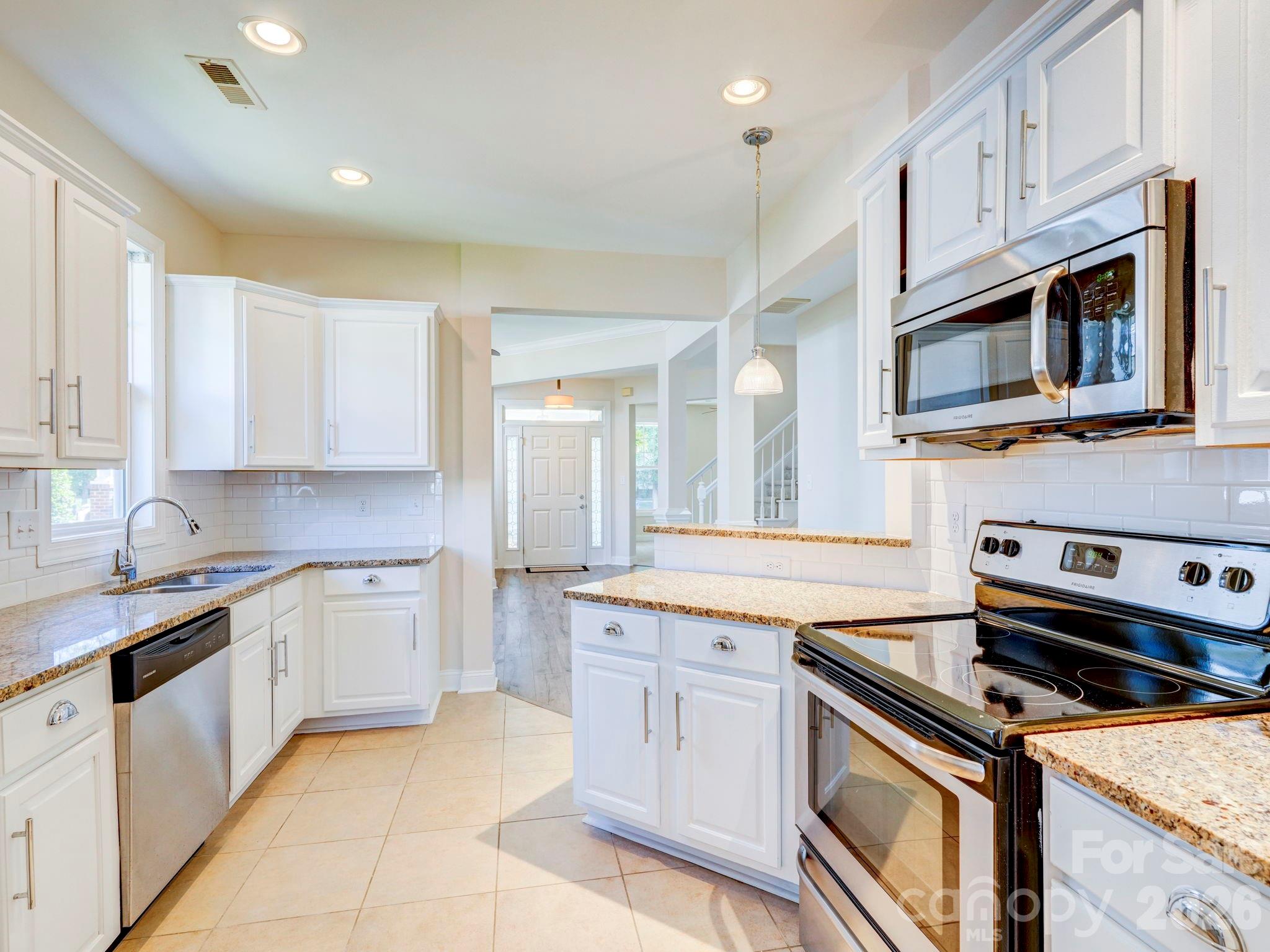 2025 Gable Way Lane, Matthews, NC - photo 18 of 37