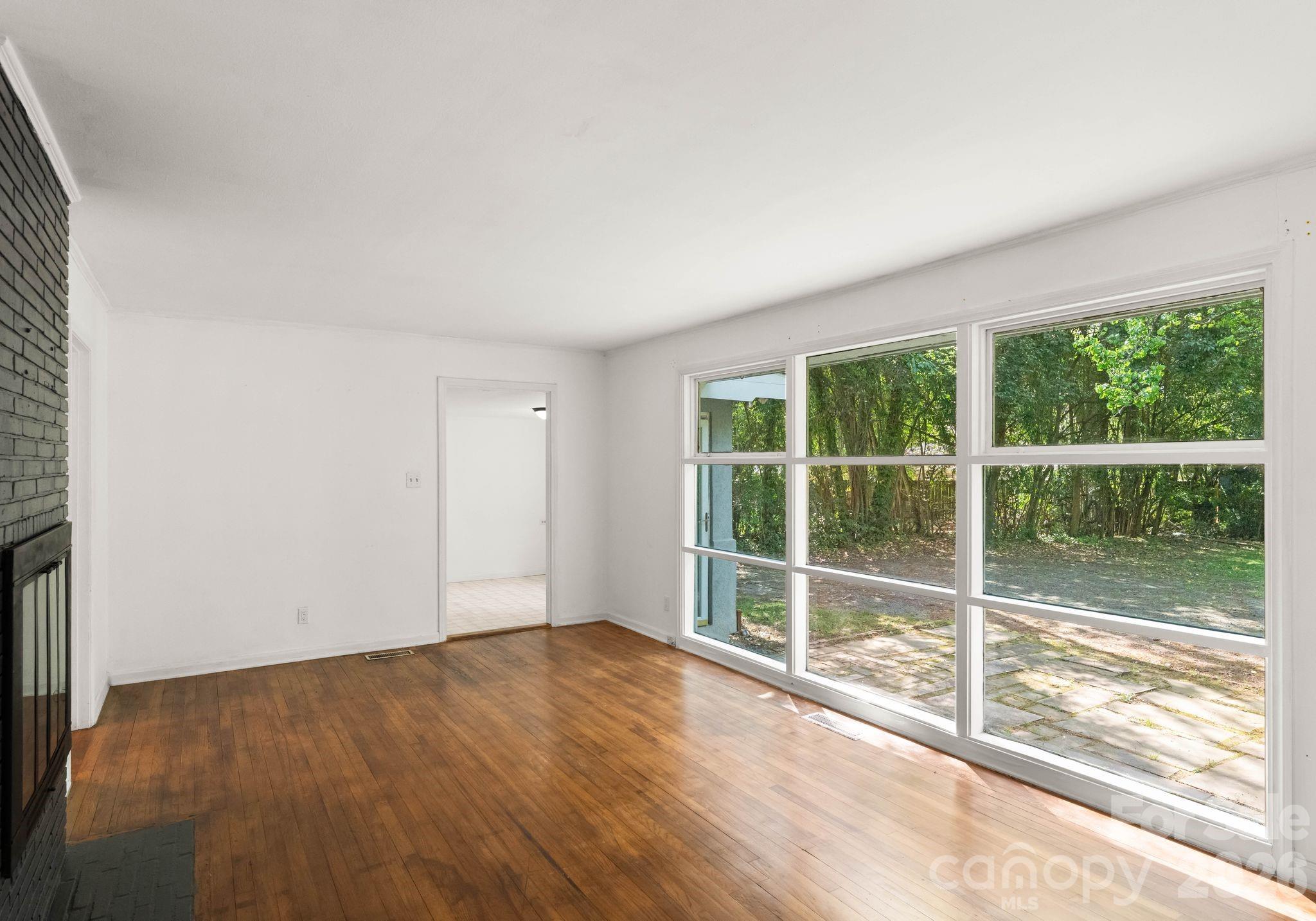 1136 E Woodlawn Road, Charlotte, NC - photo 18 of 48