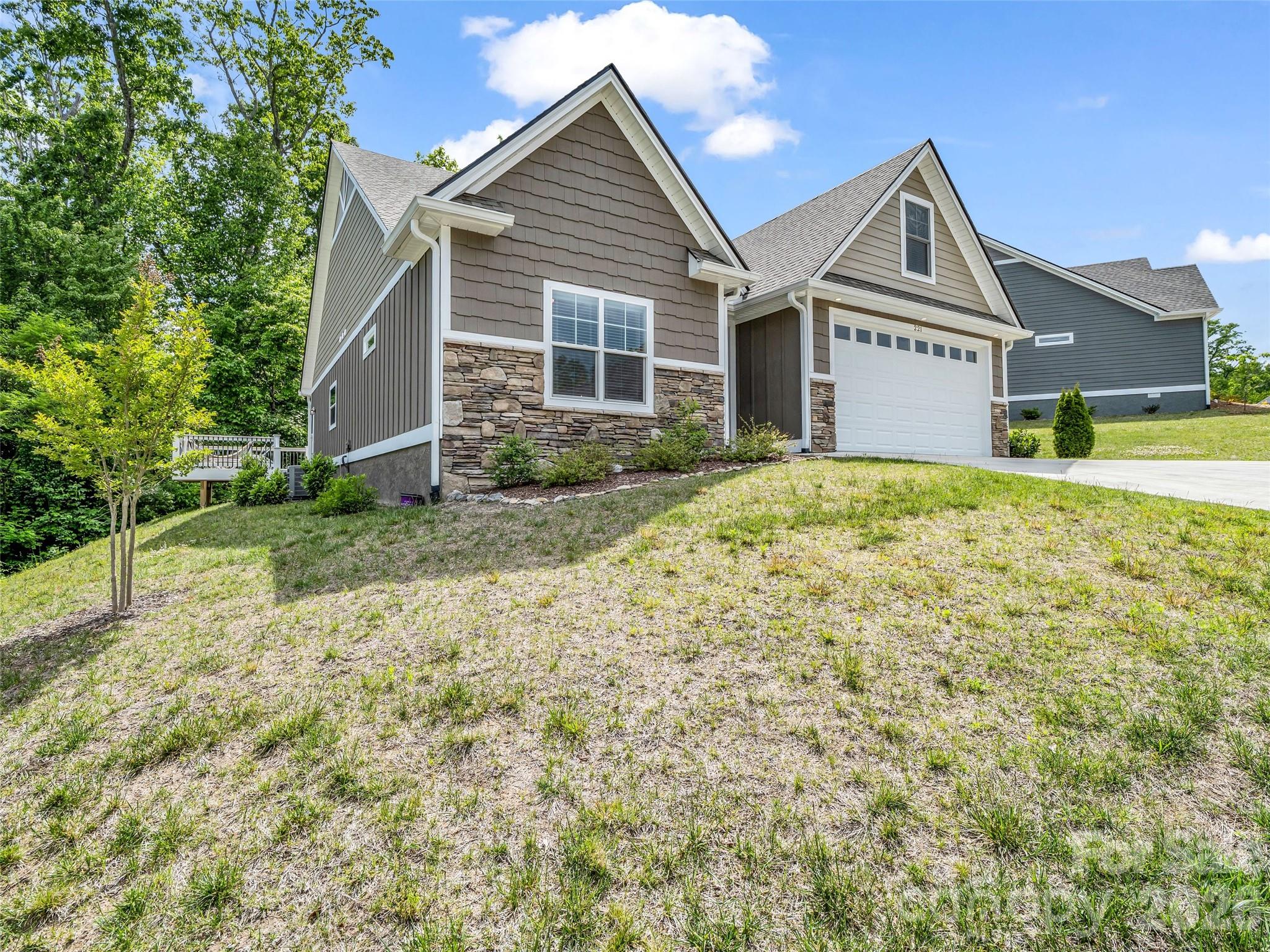 Photo 4 of 221 Millbrae Loop, Hendersonville, NC