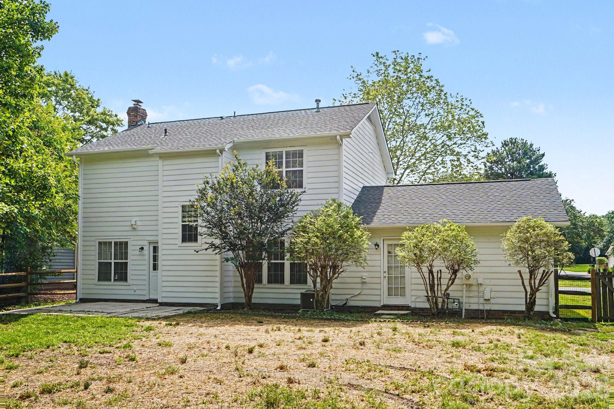 Photo 14 of 12127 Landing Green Drive, Charlotte, NC