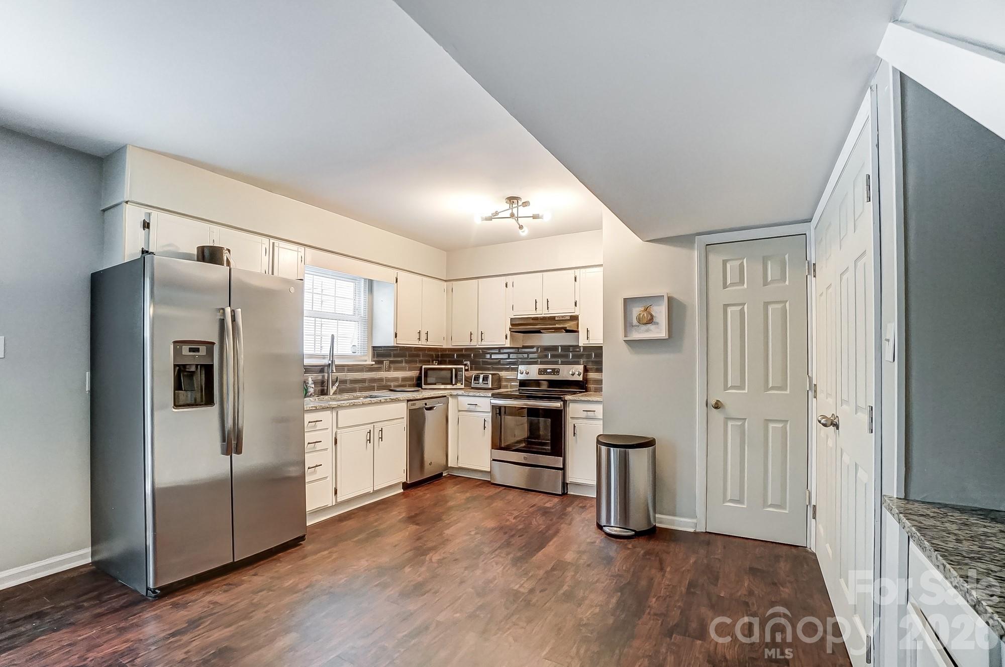 Photo 9 of 8518 Castle Pine Court, Charlotte, NC