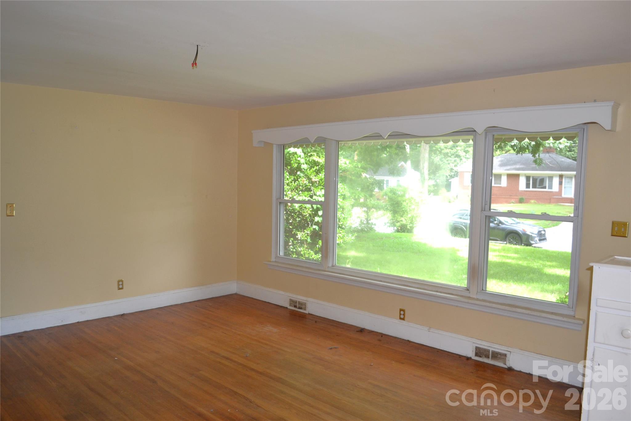 Photo 4 of 827 Mohigan Street, Charlotte, NC