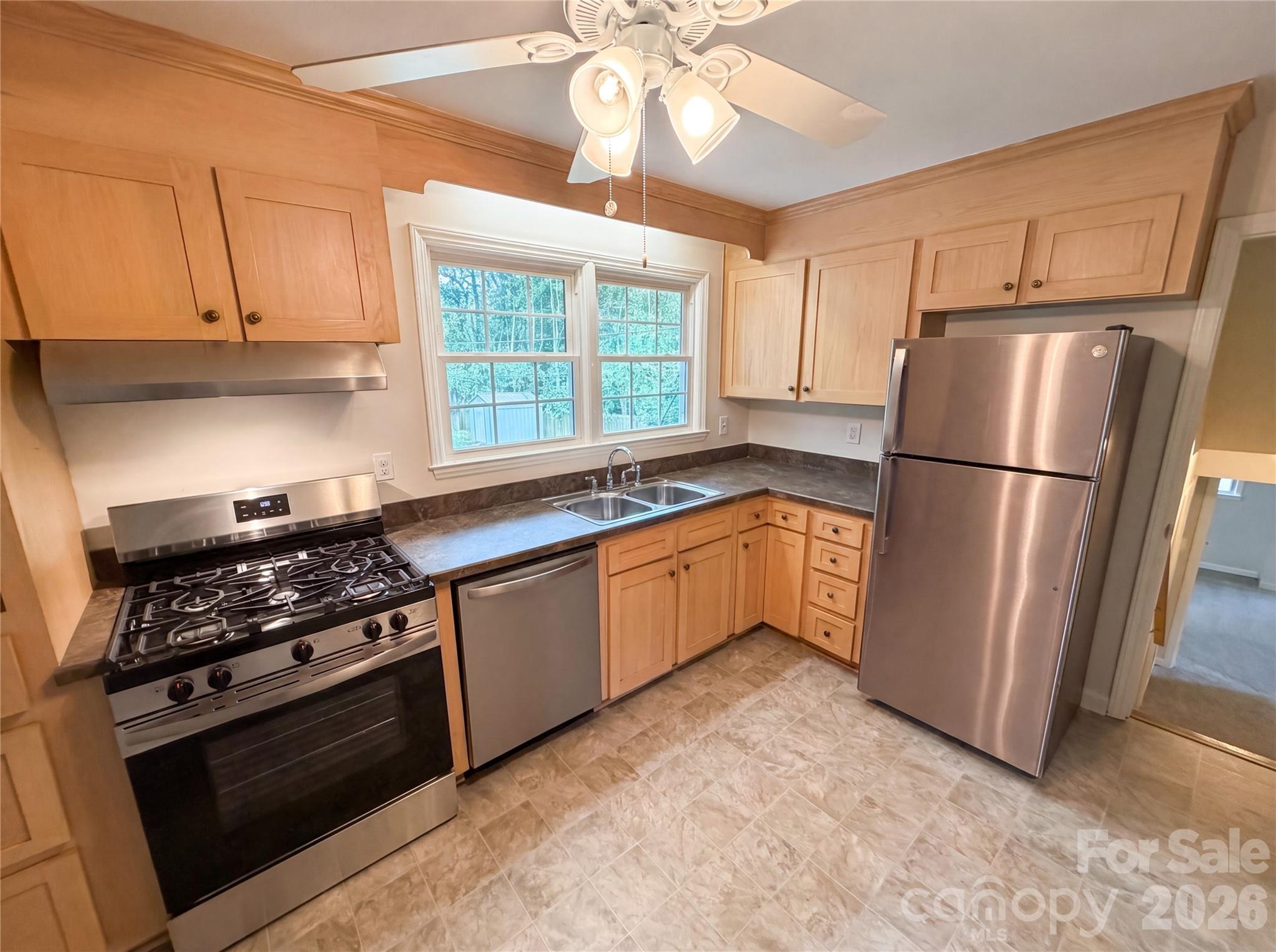 Home for sale at 5410 Sharon Road, Charlotte, NC — photo 11 of 19