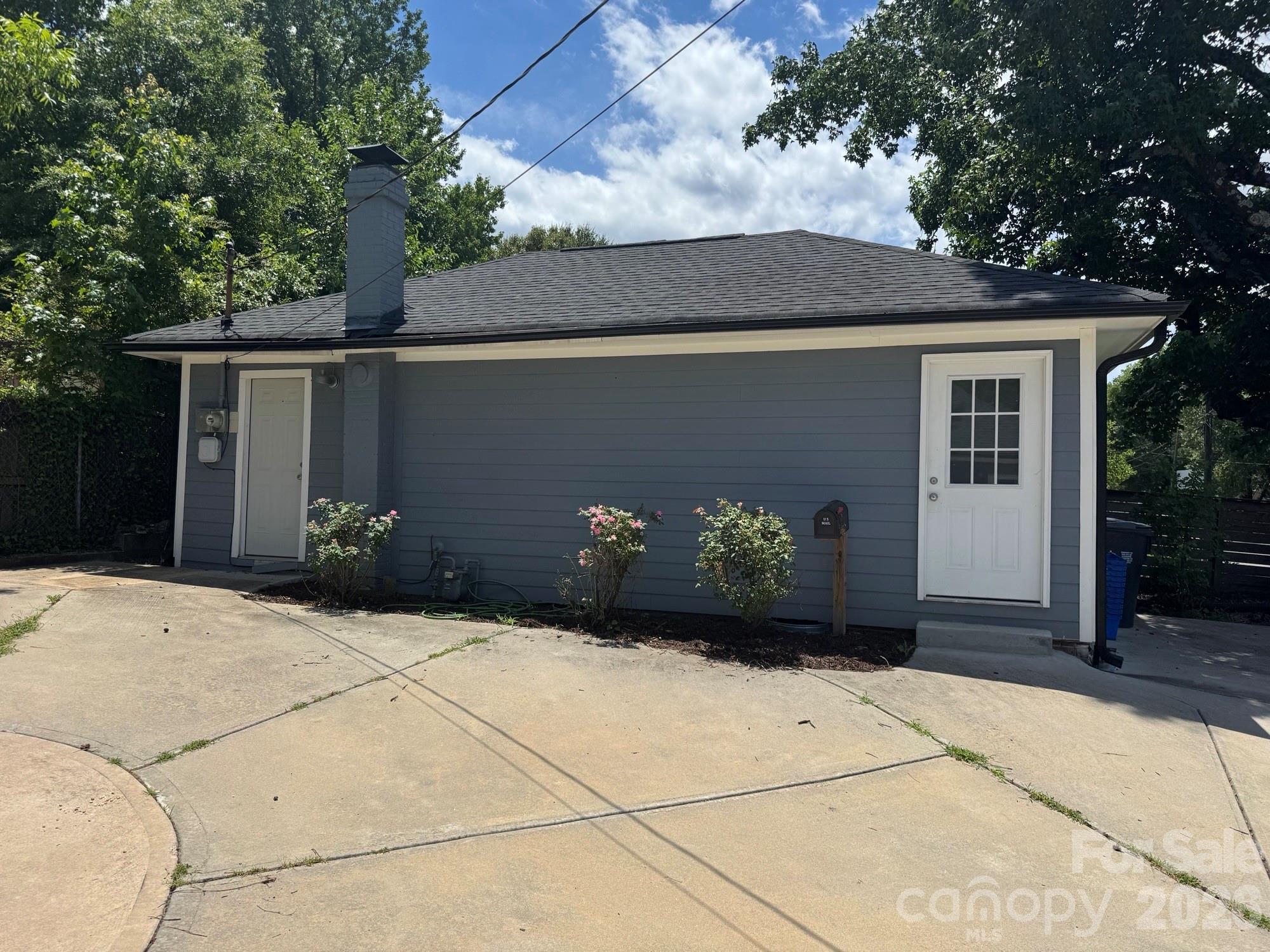 Photo 4 of 1416 Parkwood Avenue, Charlotte, NC