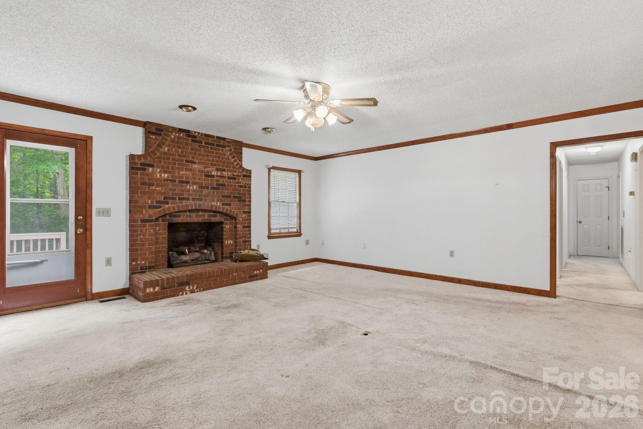 4804 Elmhurst Drive NE, Hickory, NC - photo 5 of 40