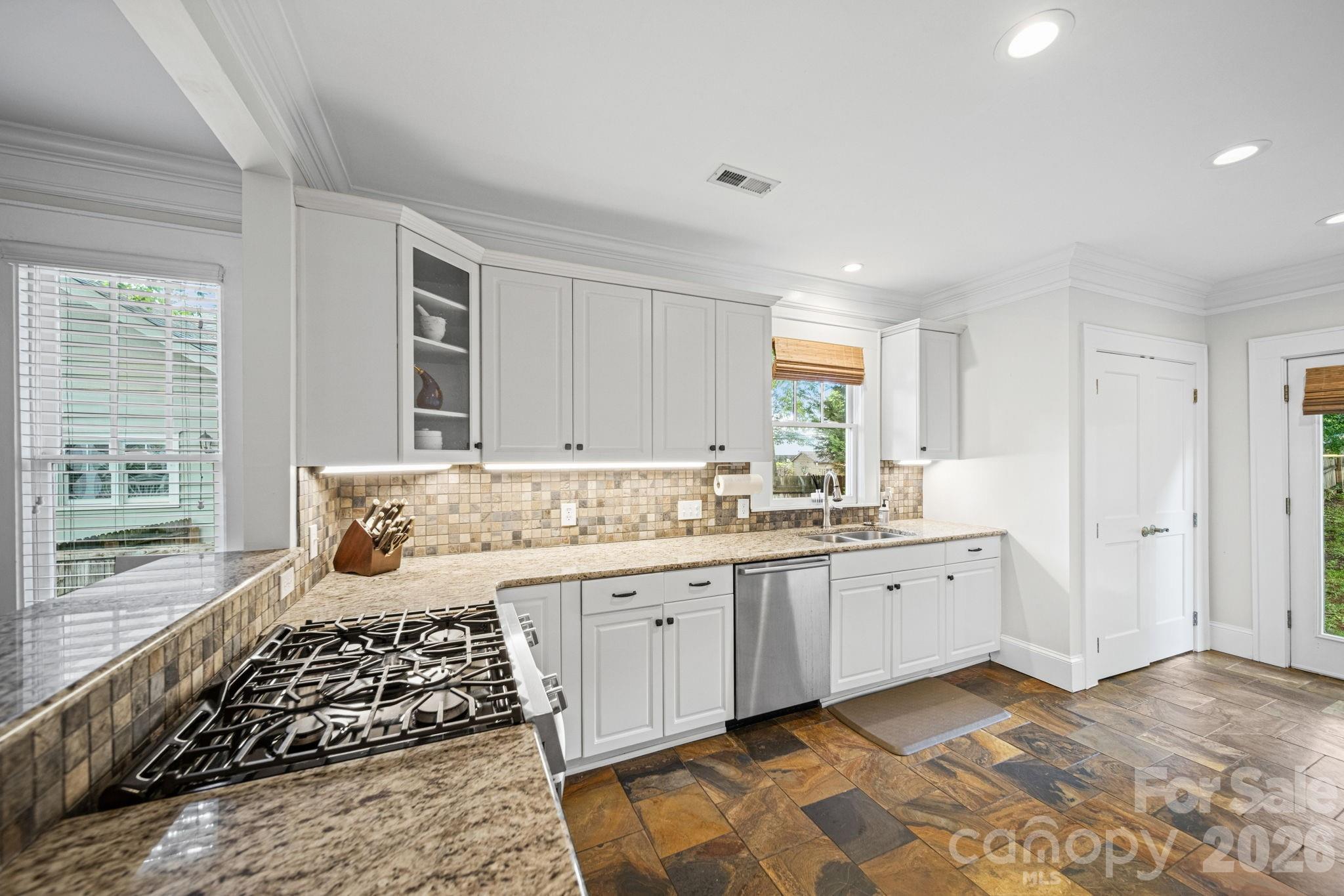 Photo 11 of 320 Westwood Avenue, Charlotte, NC