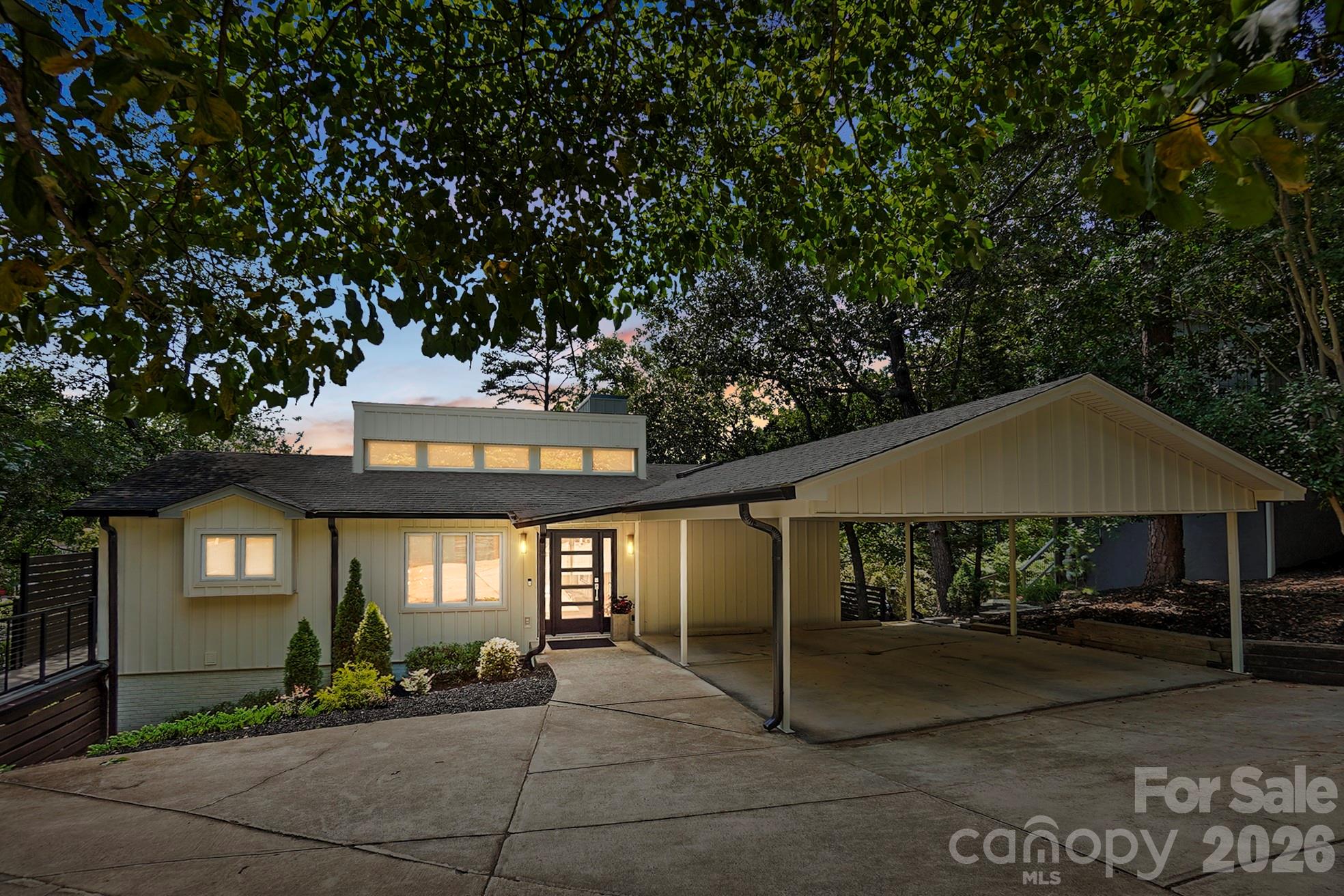 Photo 4 of 31002 Executive Point, Tega Cay, SC