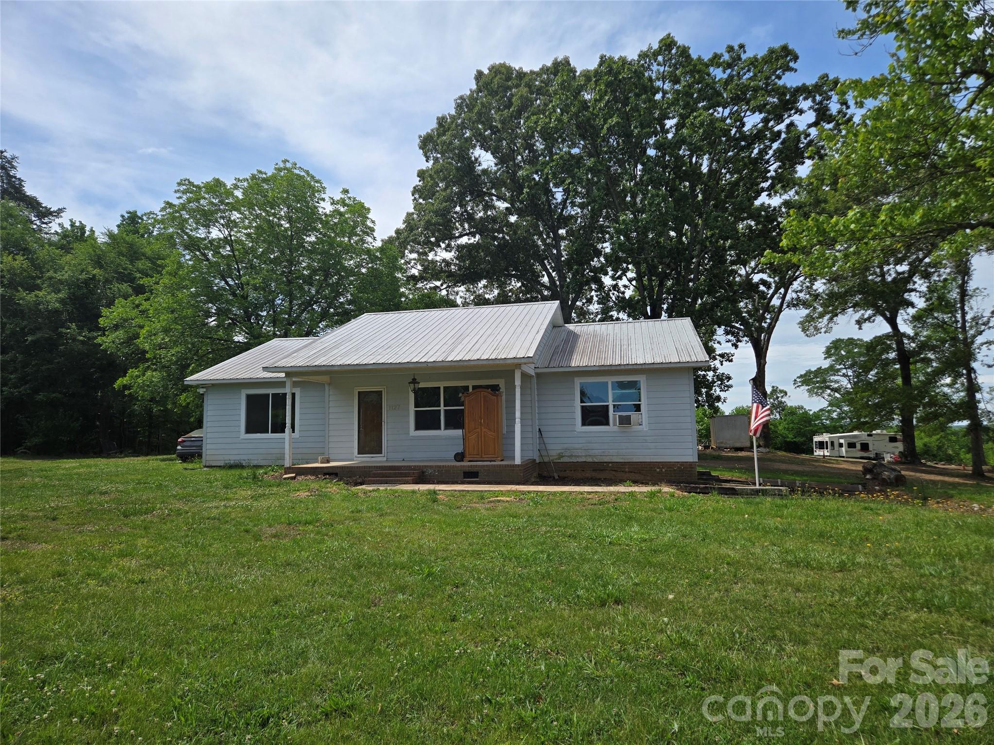 1127 N Mountain Street, Blacksburg, SC - photo 1 of 26