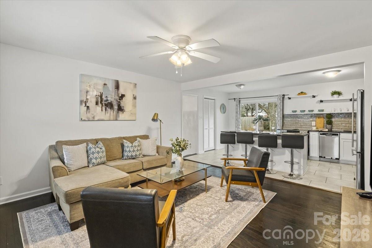 Photo 6 of 4930 Crestmont Drive, Charlotte, NC