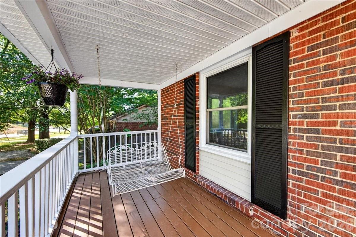 Photo 4 of 900 E John Street, Matthews, NC