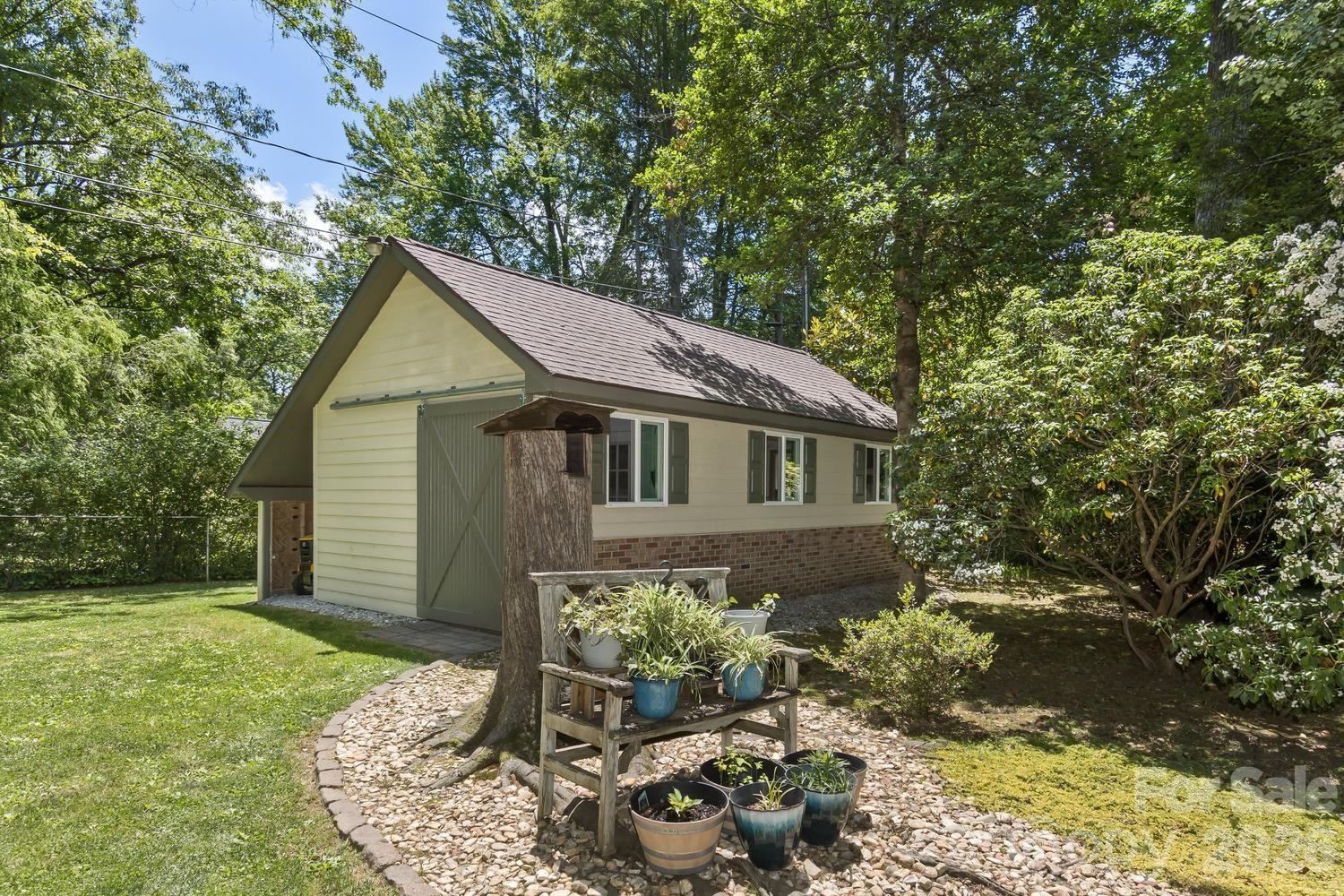 Photo 4 of 29 S Greenwood Forest Drive, Etowah, NC