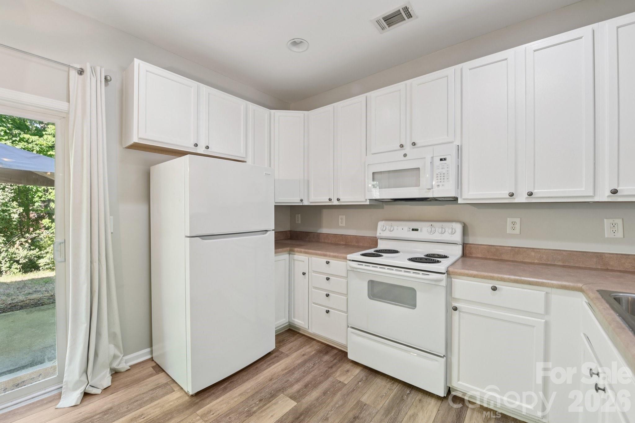 124 Clydesdale Court, Matthews, NC - photo 7 of 28