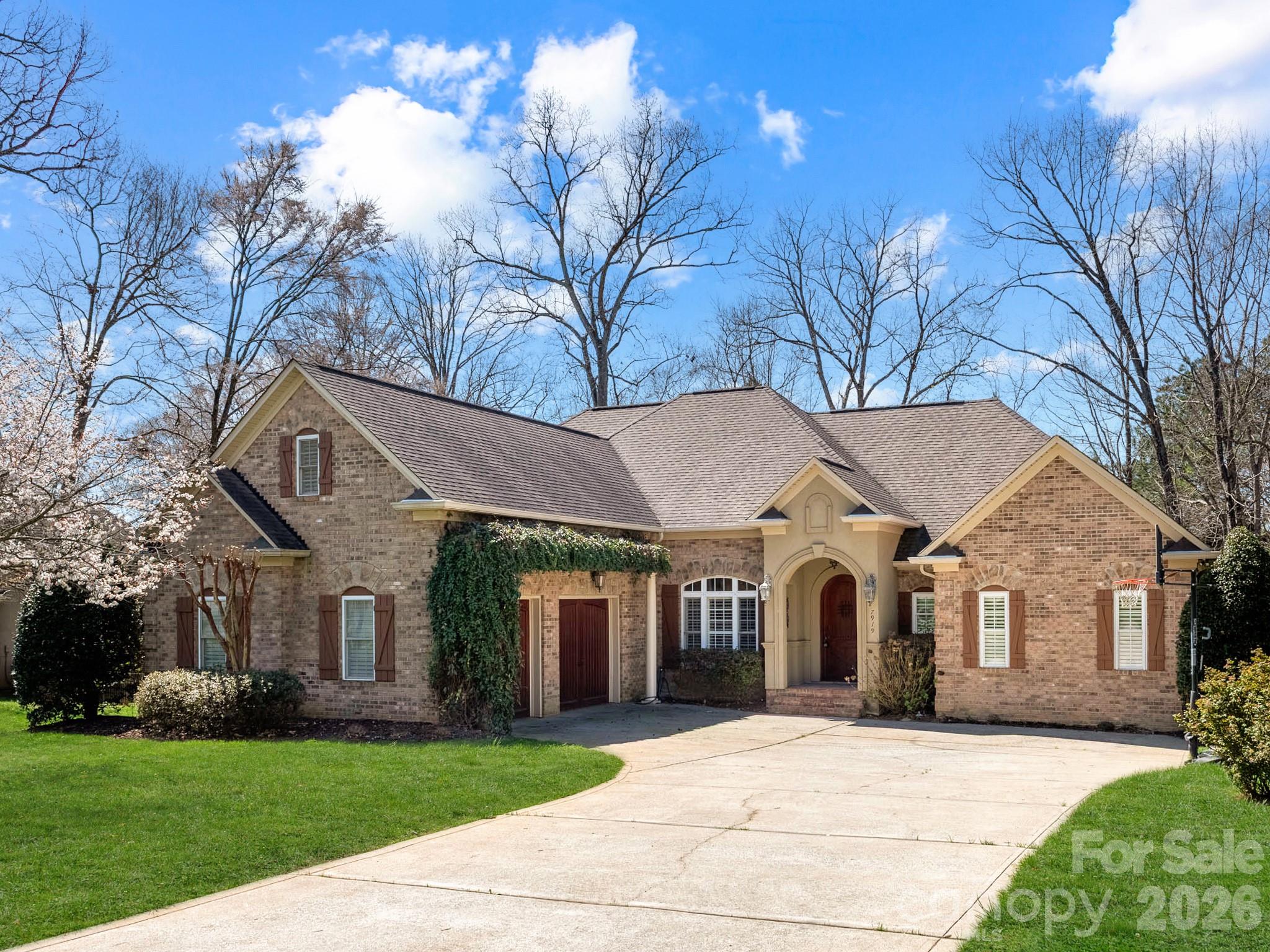 Photo 4 of 7919 Glen Abbey Circle, Stanley, NC
