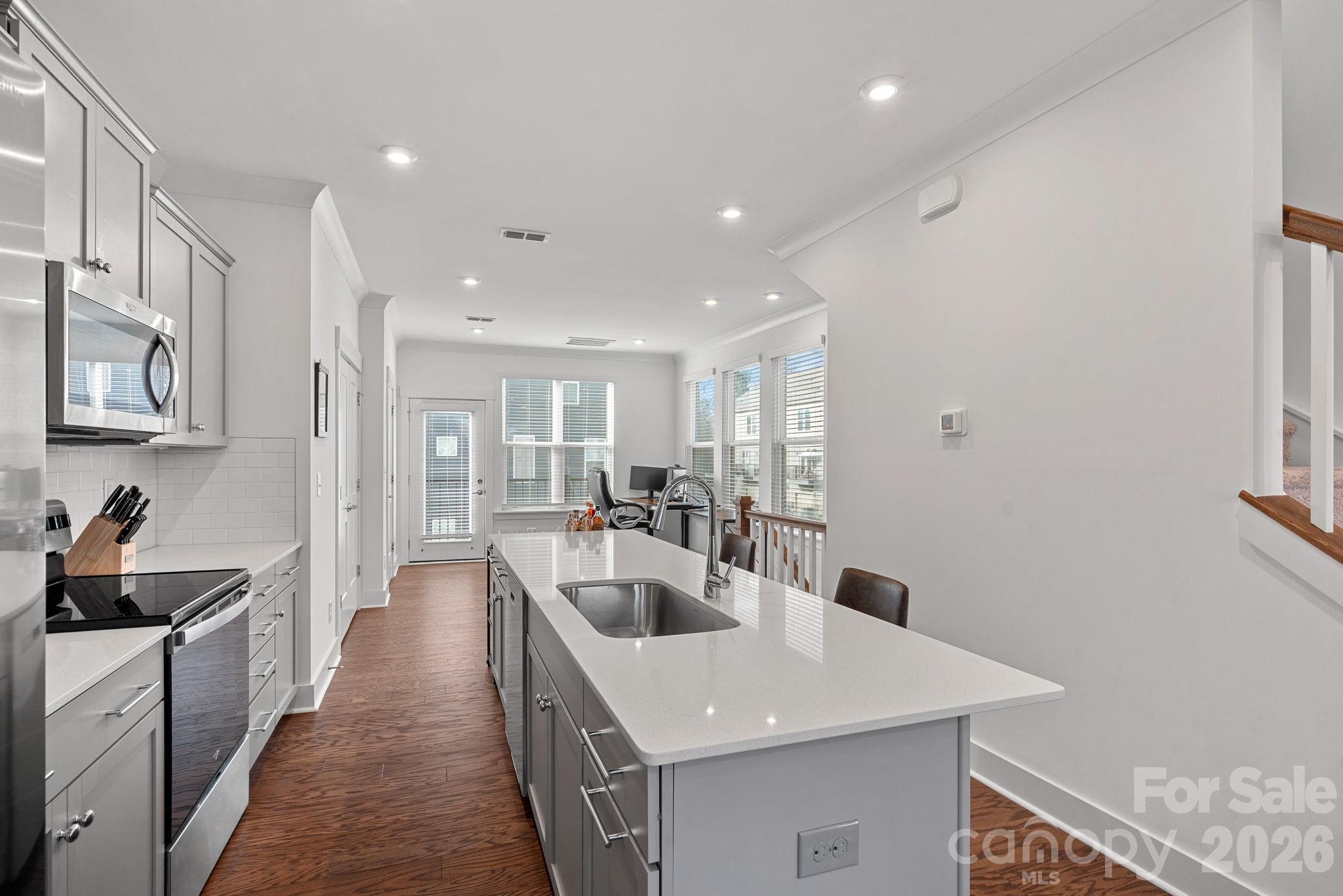 Photo 9 of 4012 Capital Ridge Court, Charlotte, NC