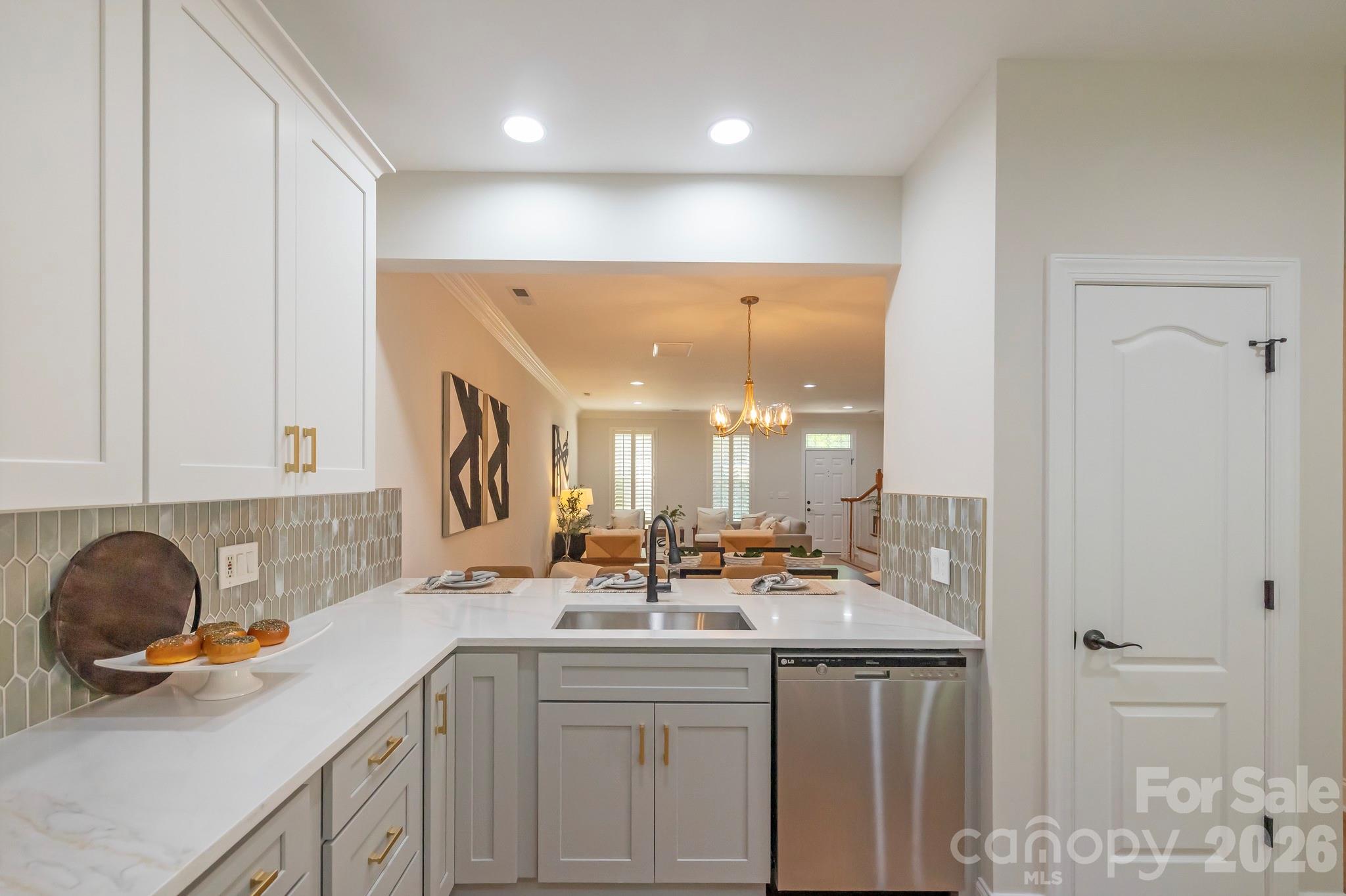 Photo 3 of 9323 Bonnie Briar Circle, Charlotte, NC