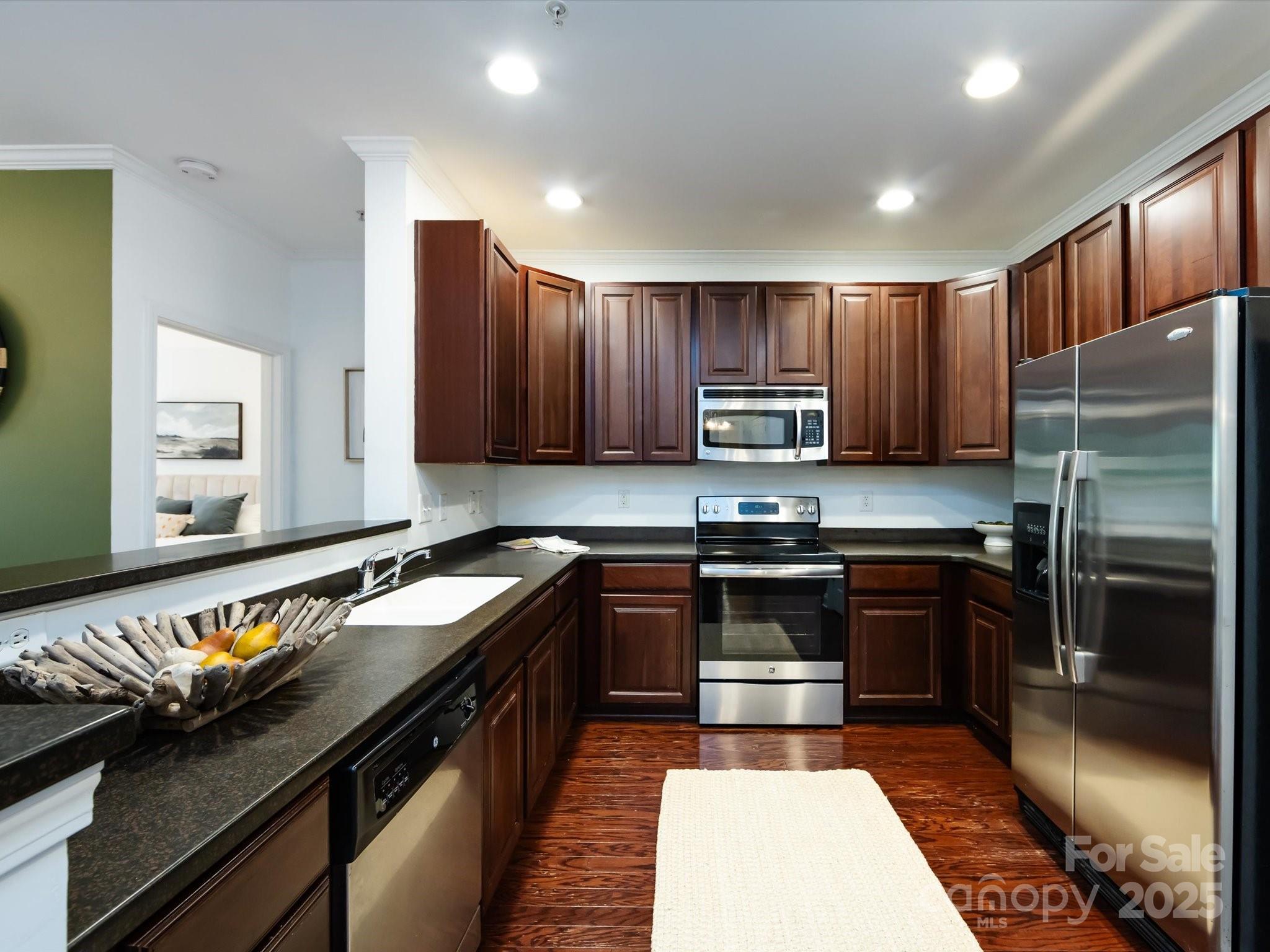 Photo 6 of 1000 E Woodlawn Road216, Charlotte, NC