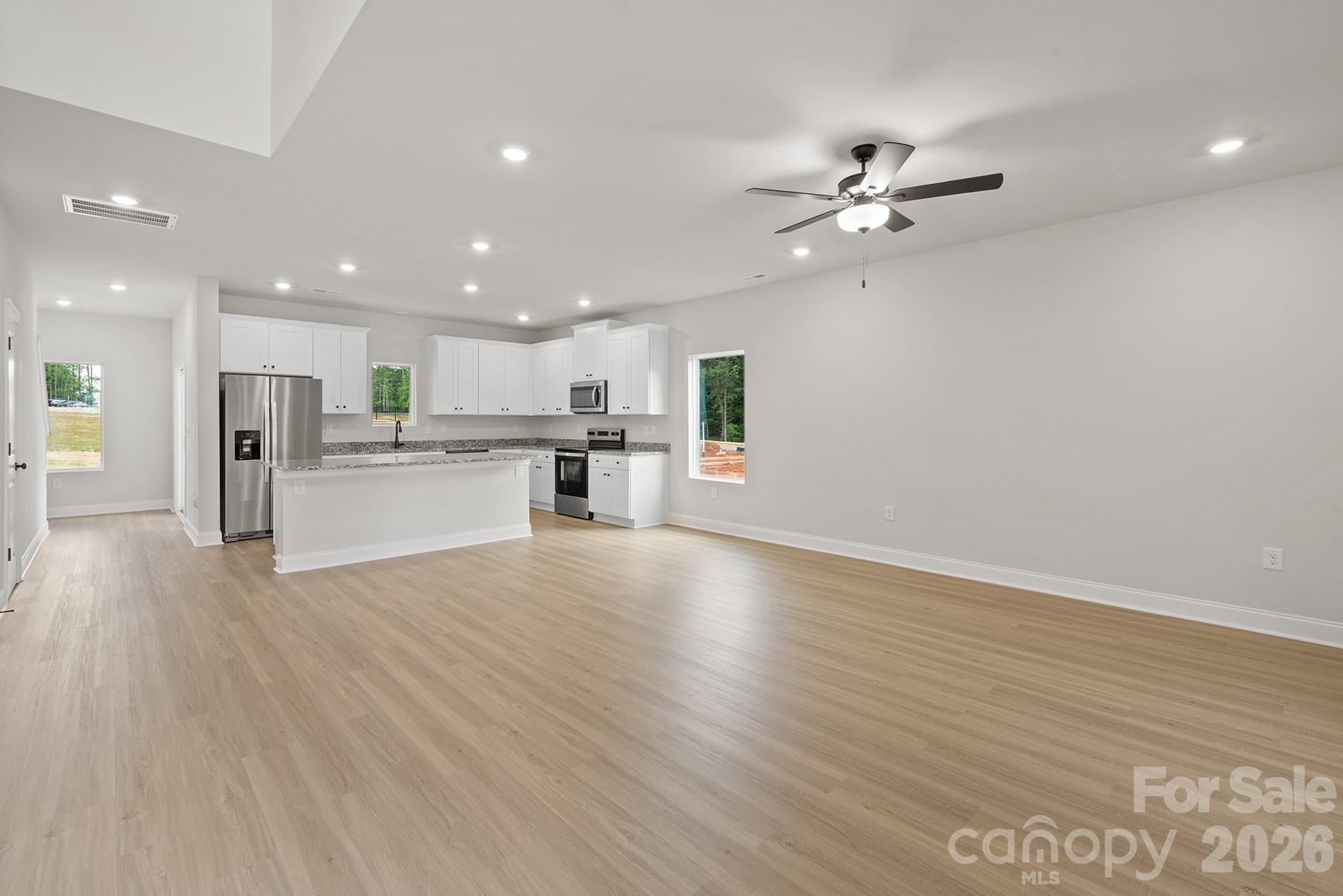 Photo 4 of 6734 Fairford Drive, Charlotte, NC