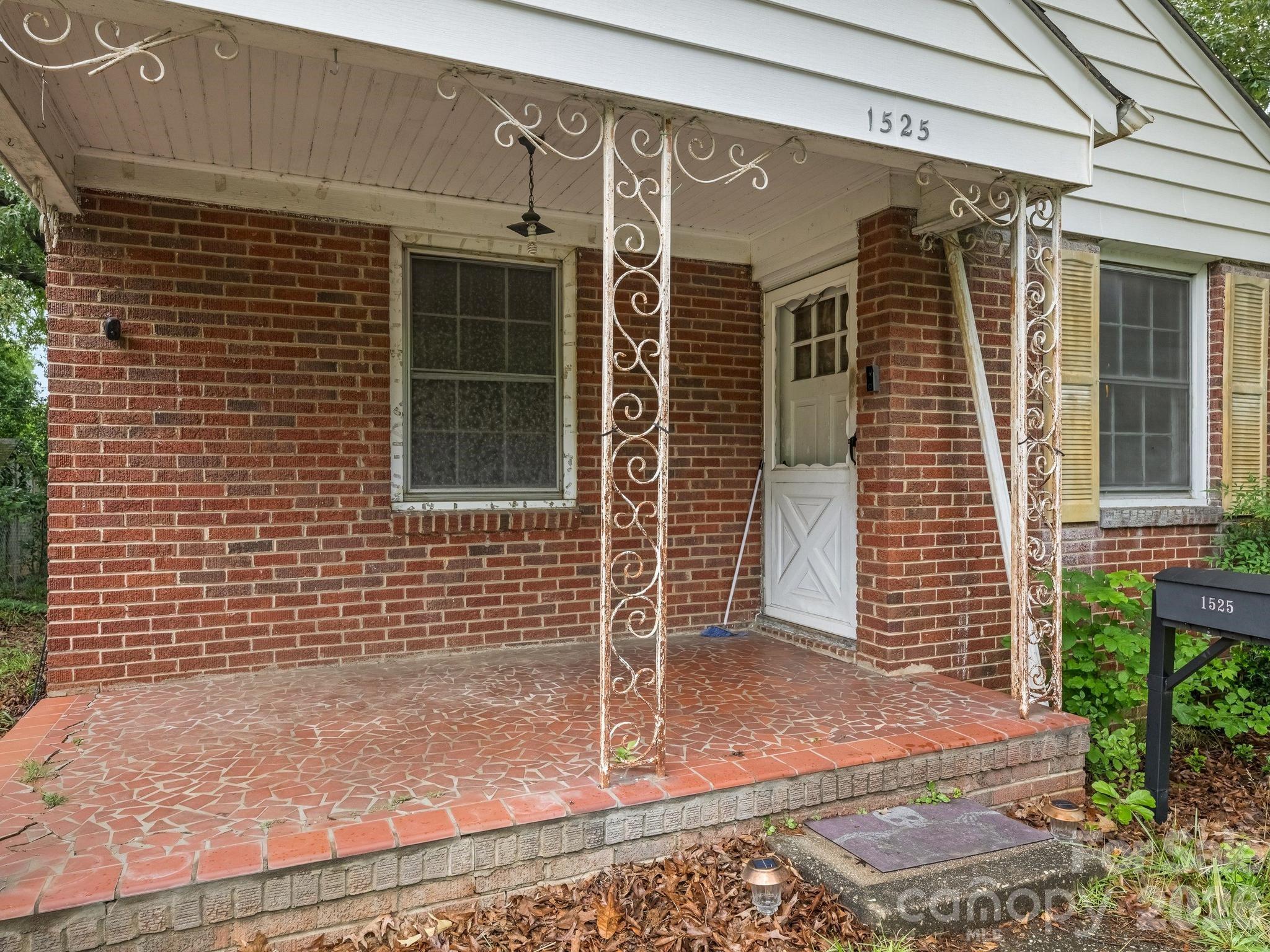 Photo 2 of 1525 Herrin Avenue, Charlotte, NC