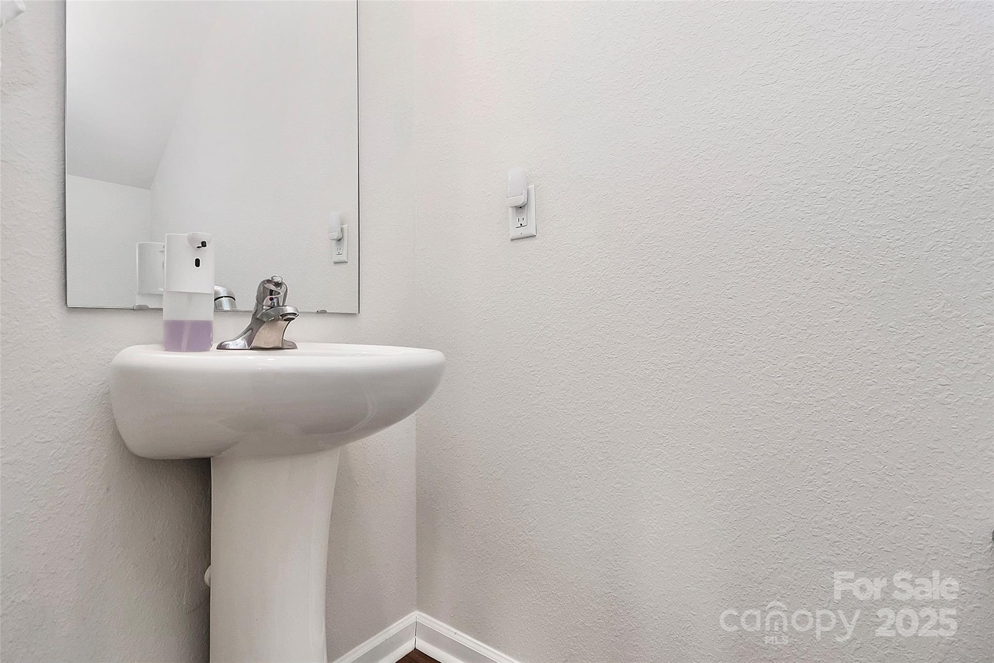 Photo 18 of 5209 Wolfridge Avenue, Charlotte, NC