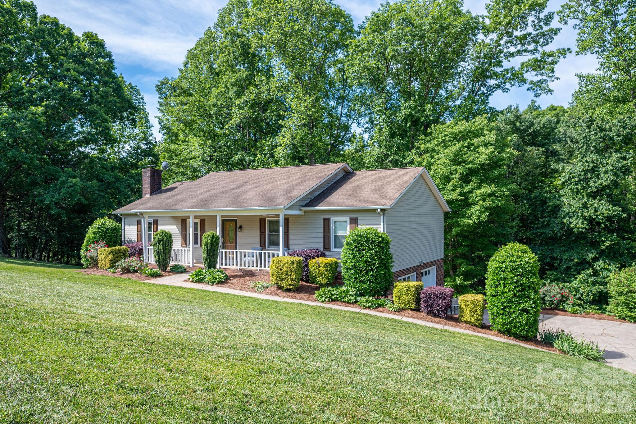 Photo 3 of 6097 Tuckborough Road, Hickory, NC