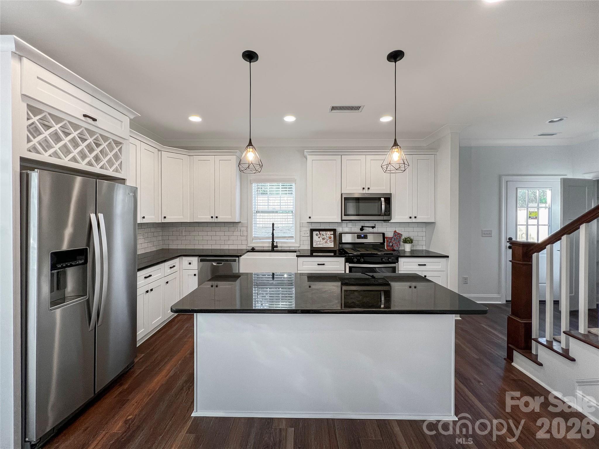 8514 Sharonbrook Drive, Charlotte, NC - photo 2 of 15
