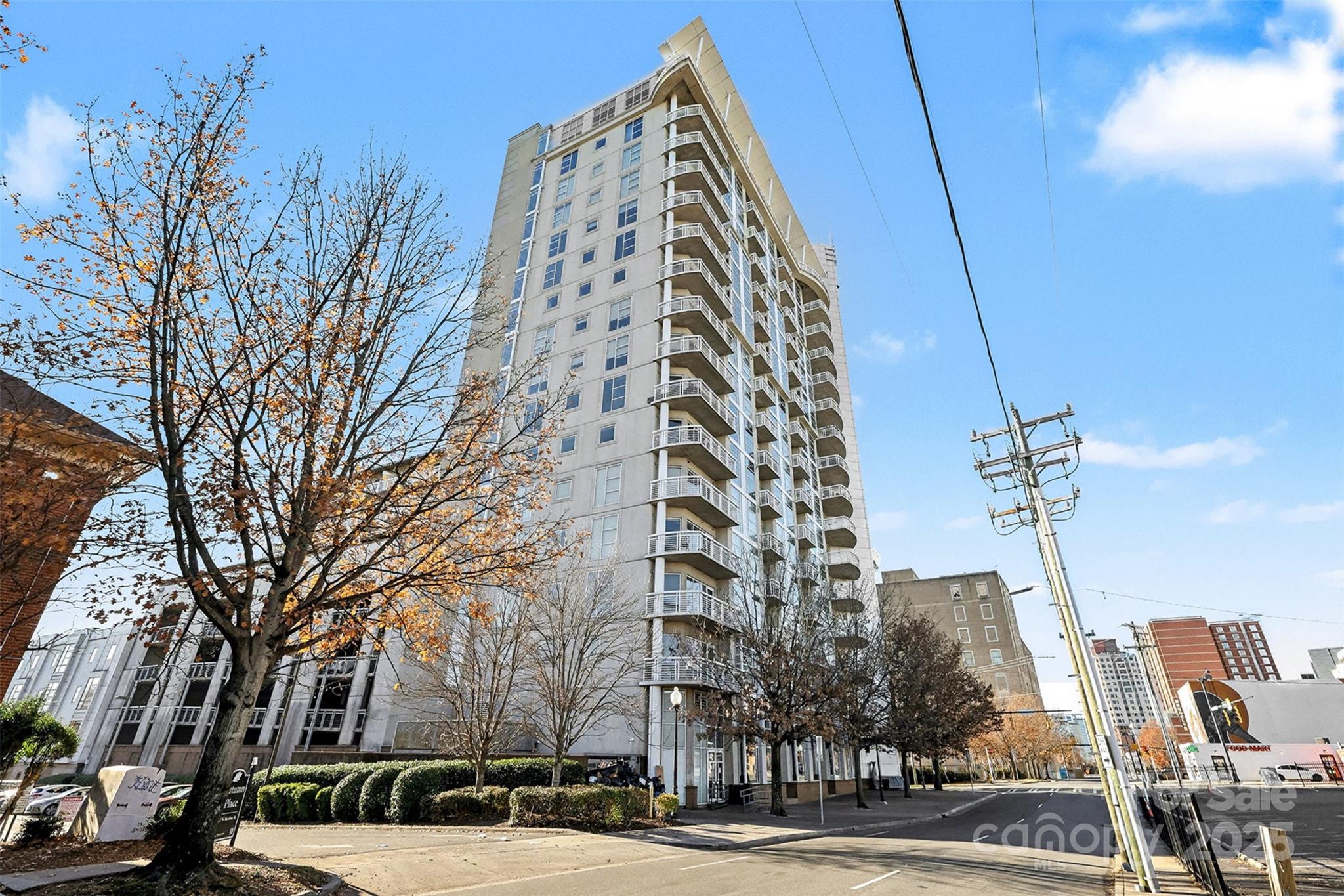 Photo 3 of 505 E 6th Street1003, Charlotte, NC