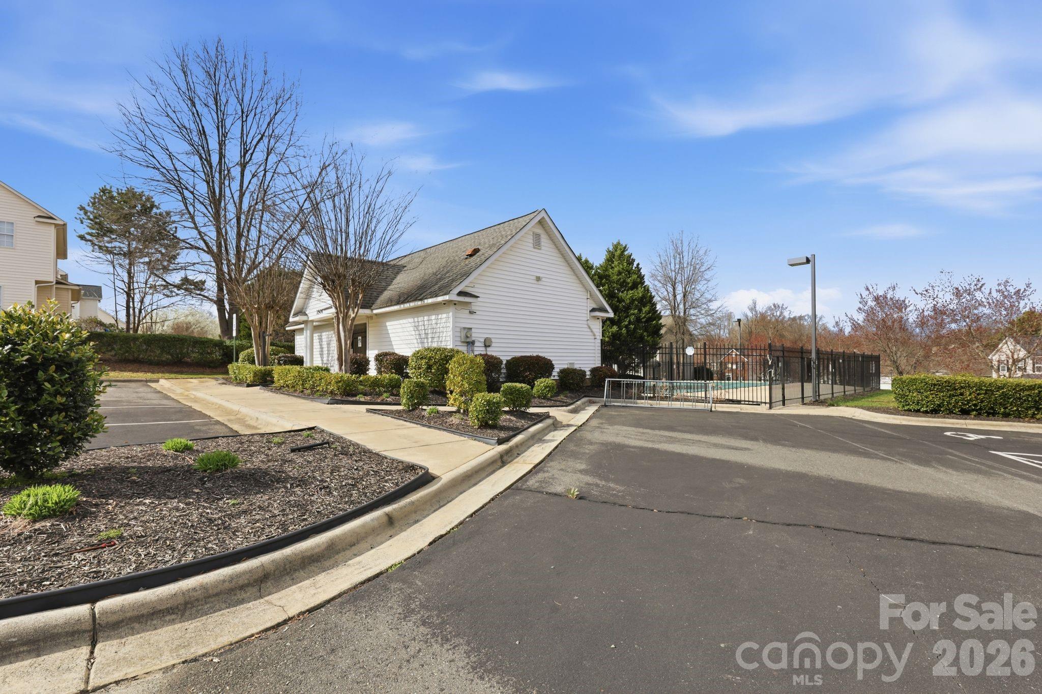 Photo 40 of 3909 Meadow Green Drive, Charlotte, NC