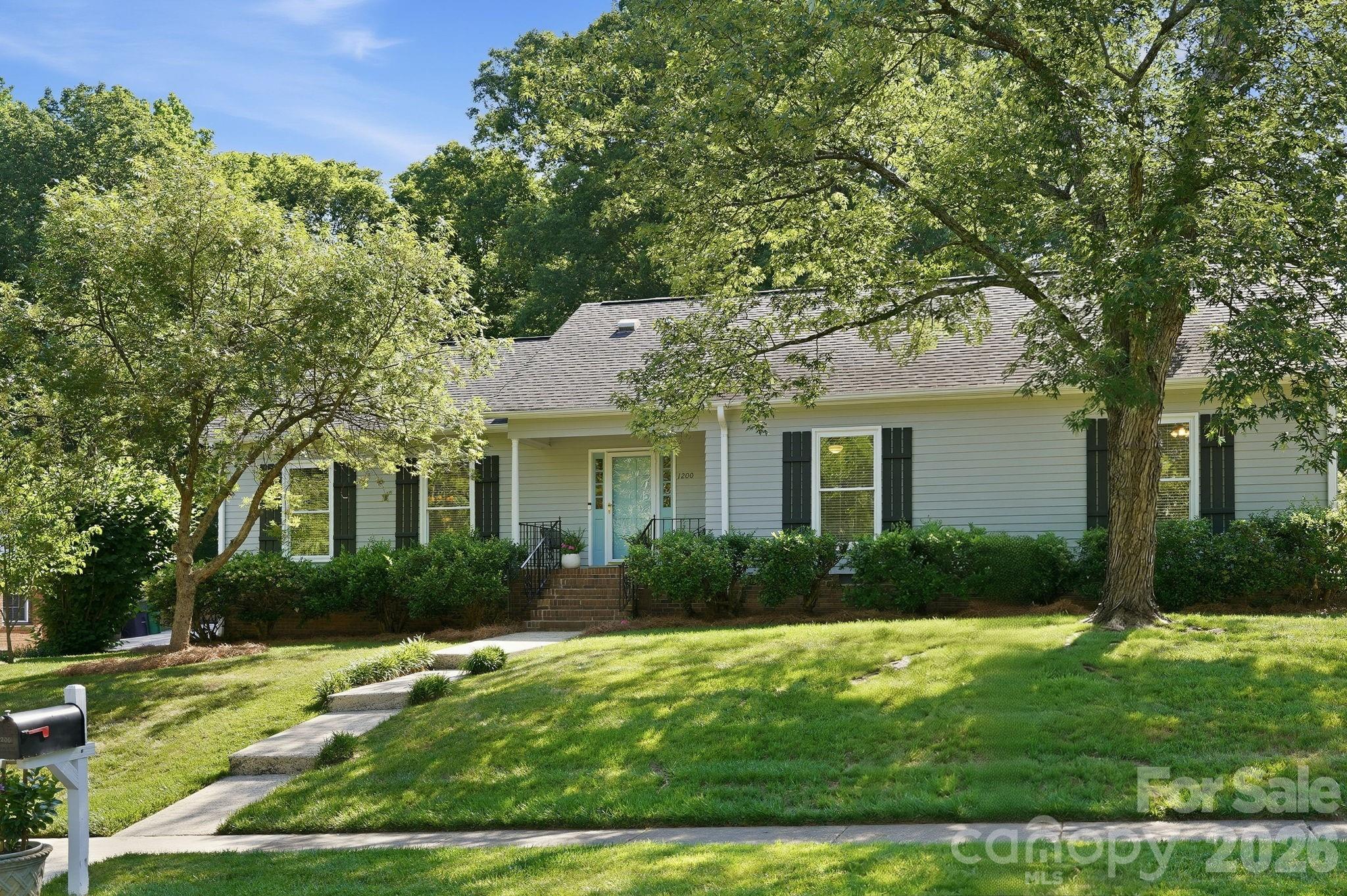 Photo 4 of 1200 Beechdale Drive, Charlotte, NC
