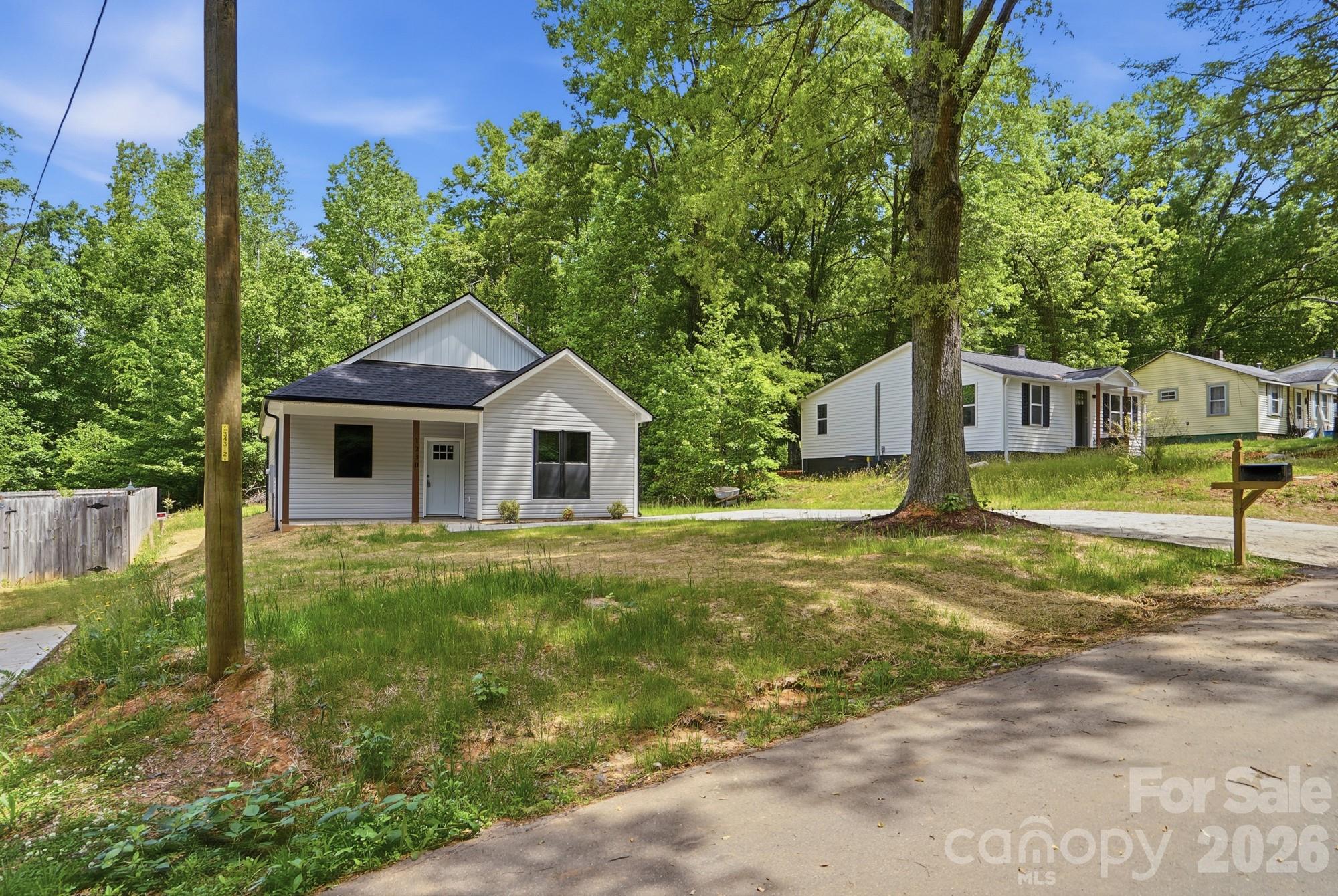Photo 3 of 1230 Wilmington Avenue, Statesville, NC