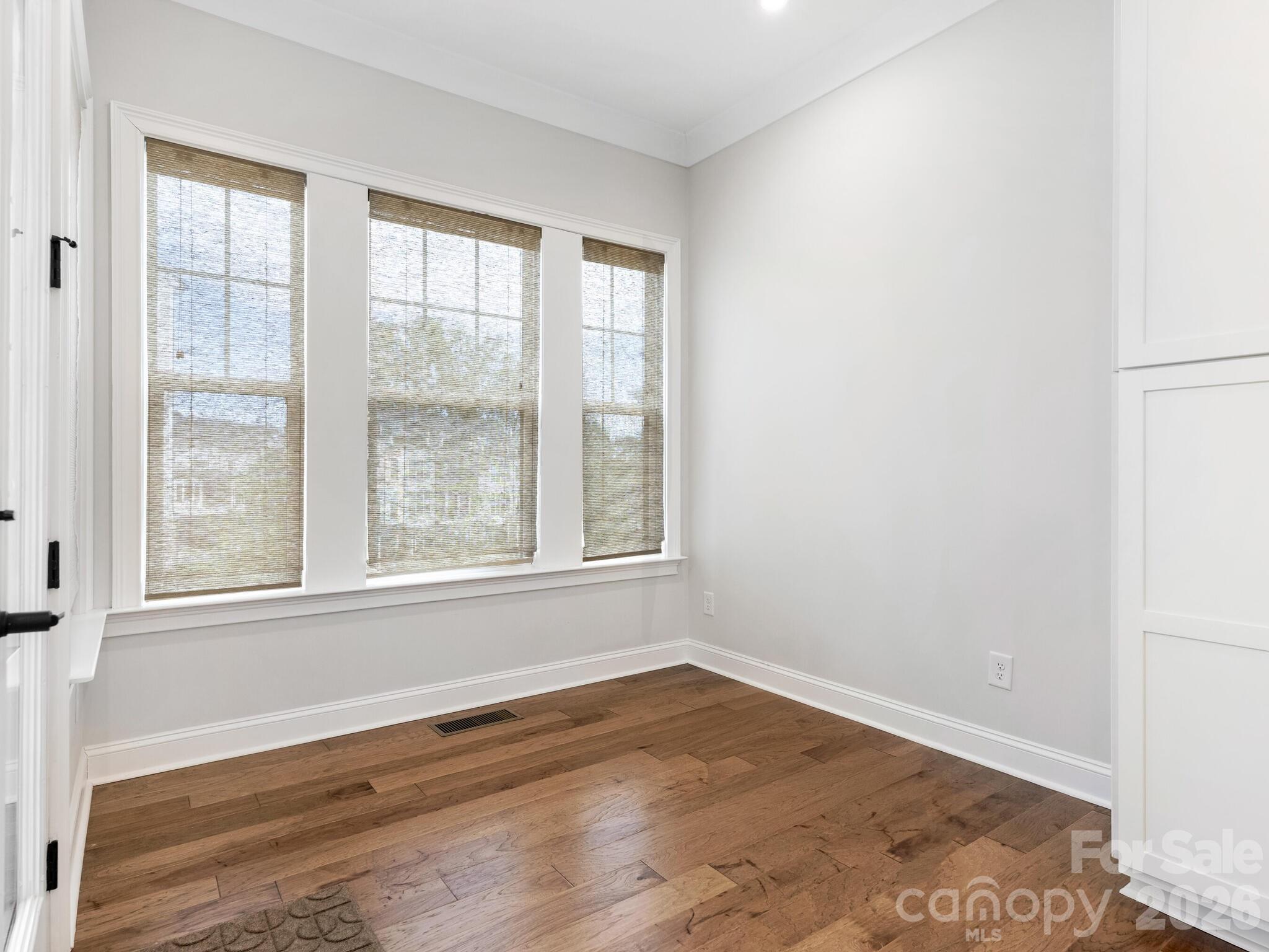 2555 Deacon Avenue, Charlotte, NC - photo 13 of 36