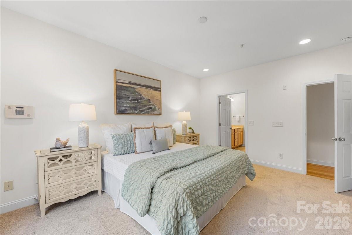 Photo 17 of 1000 E Woodlawn Road118, Charlotte, NC