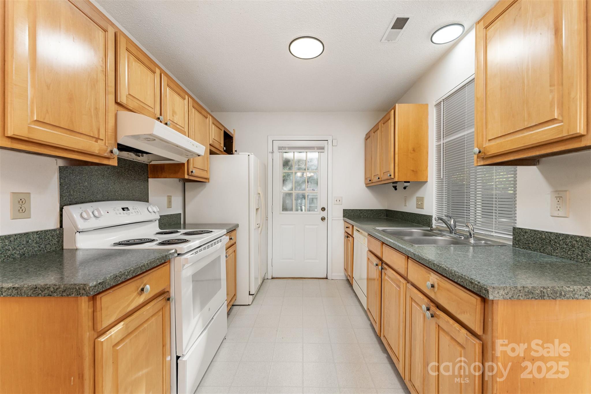 Photo 4 of 2319 Oak Leigh Drive, Charlotte, NC